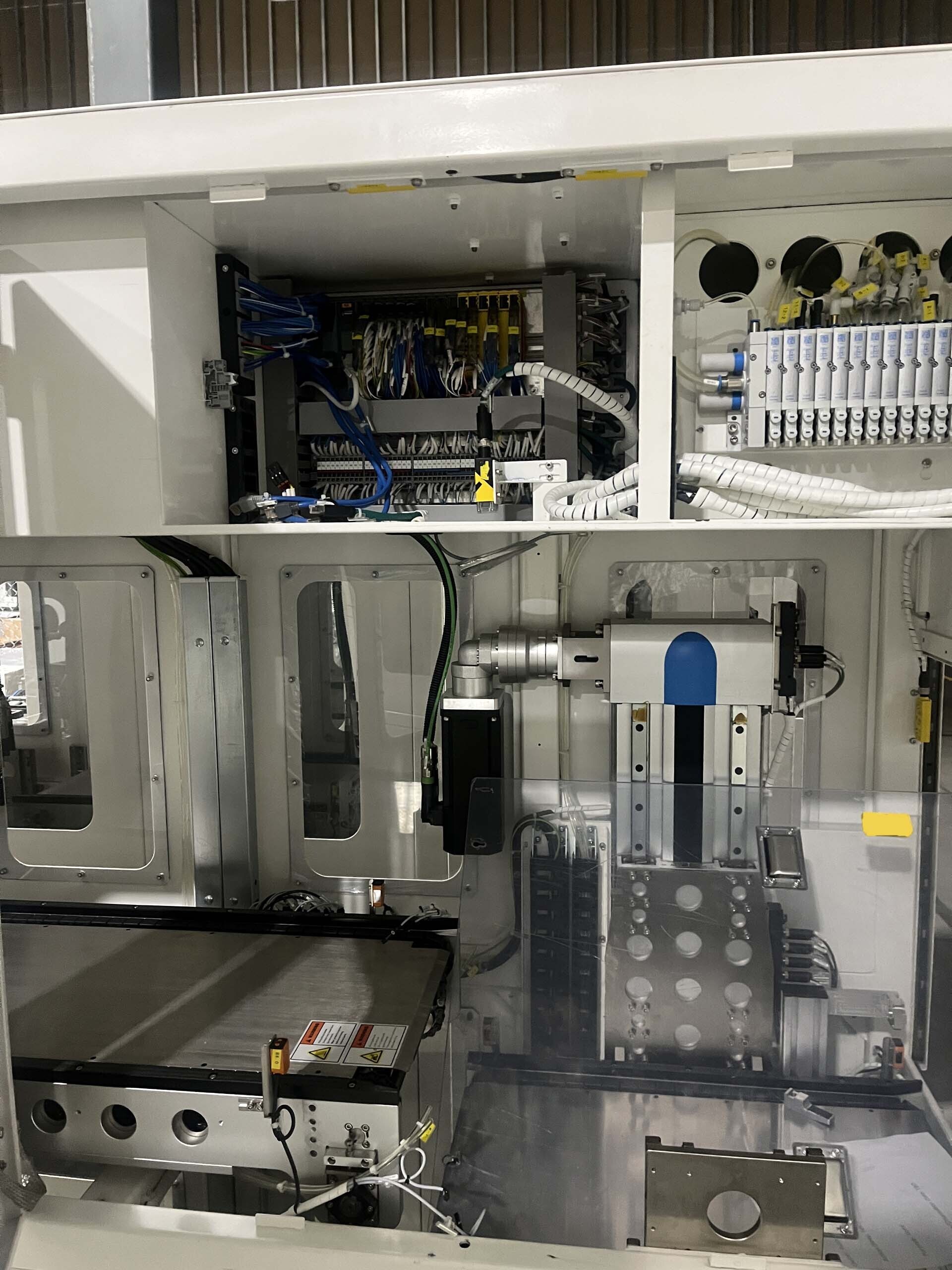 ABB Tray feeder 판매 가격 #293798321, 2020에 사용됨 > CAE에서 구매