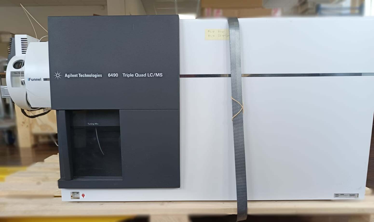 AGILENT / HP / HEWLETT-PACKARD / KEYSIGHT 6490B Spectrometer used for ...