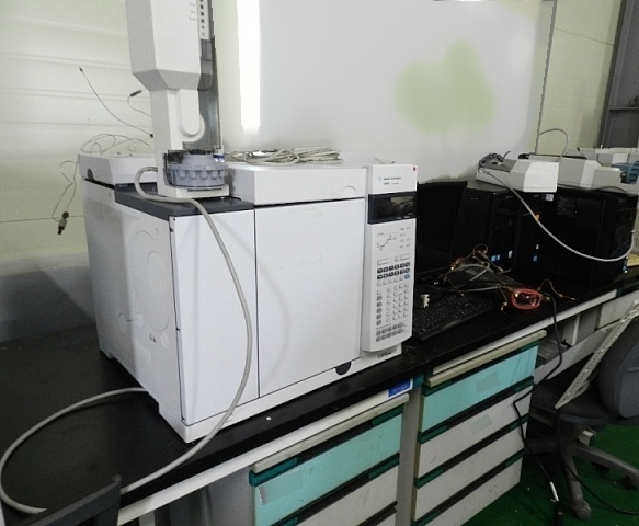 AGILENT / HP / HEWLETT-PACKARD / KEYSIGHT 7890GC Spectrometer used for ...
