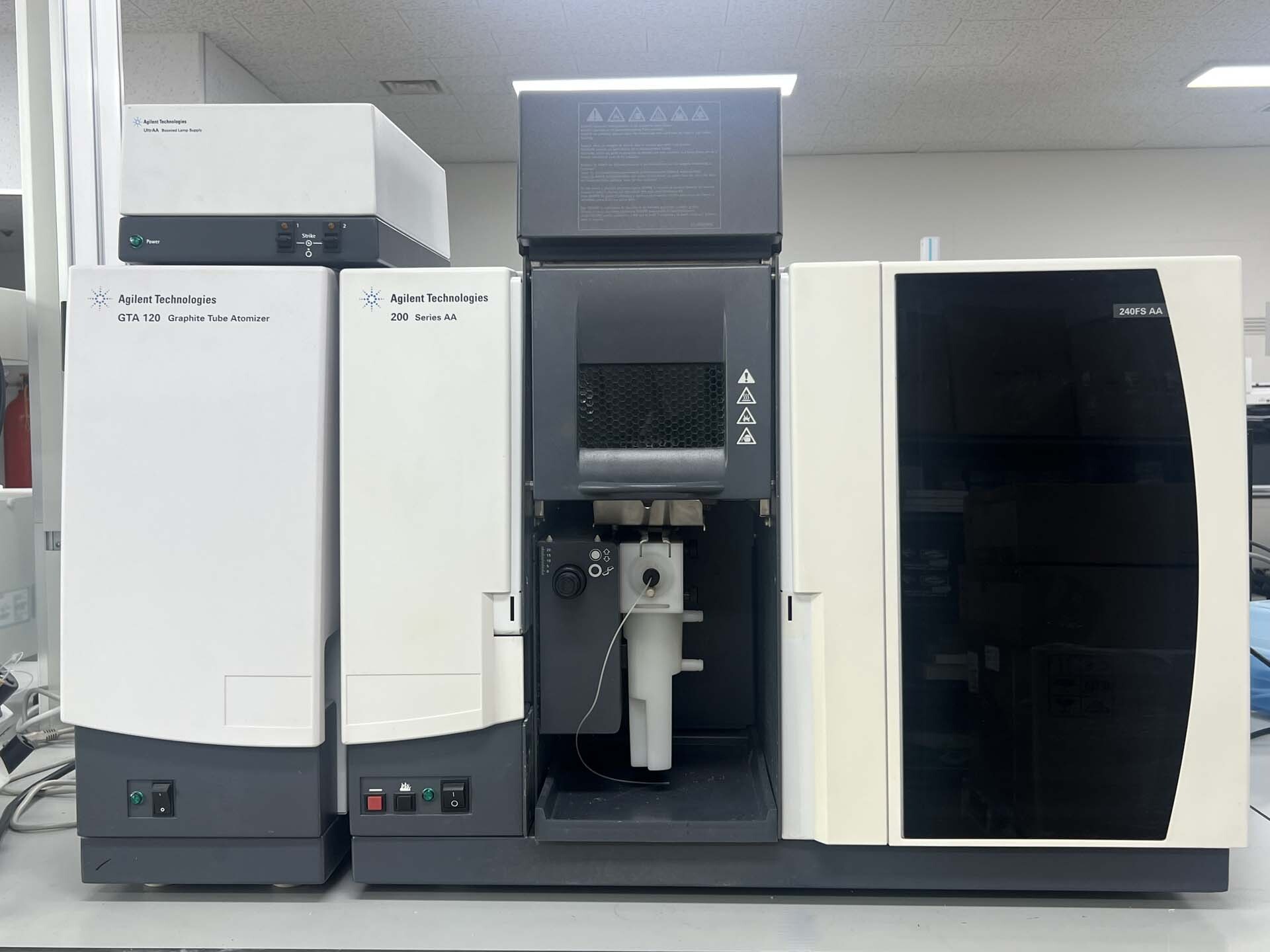 AGILENT / HP / HEWLETT-PACKARD / KEYSIGHT AA240FS Spectrometer used for ...