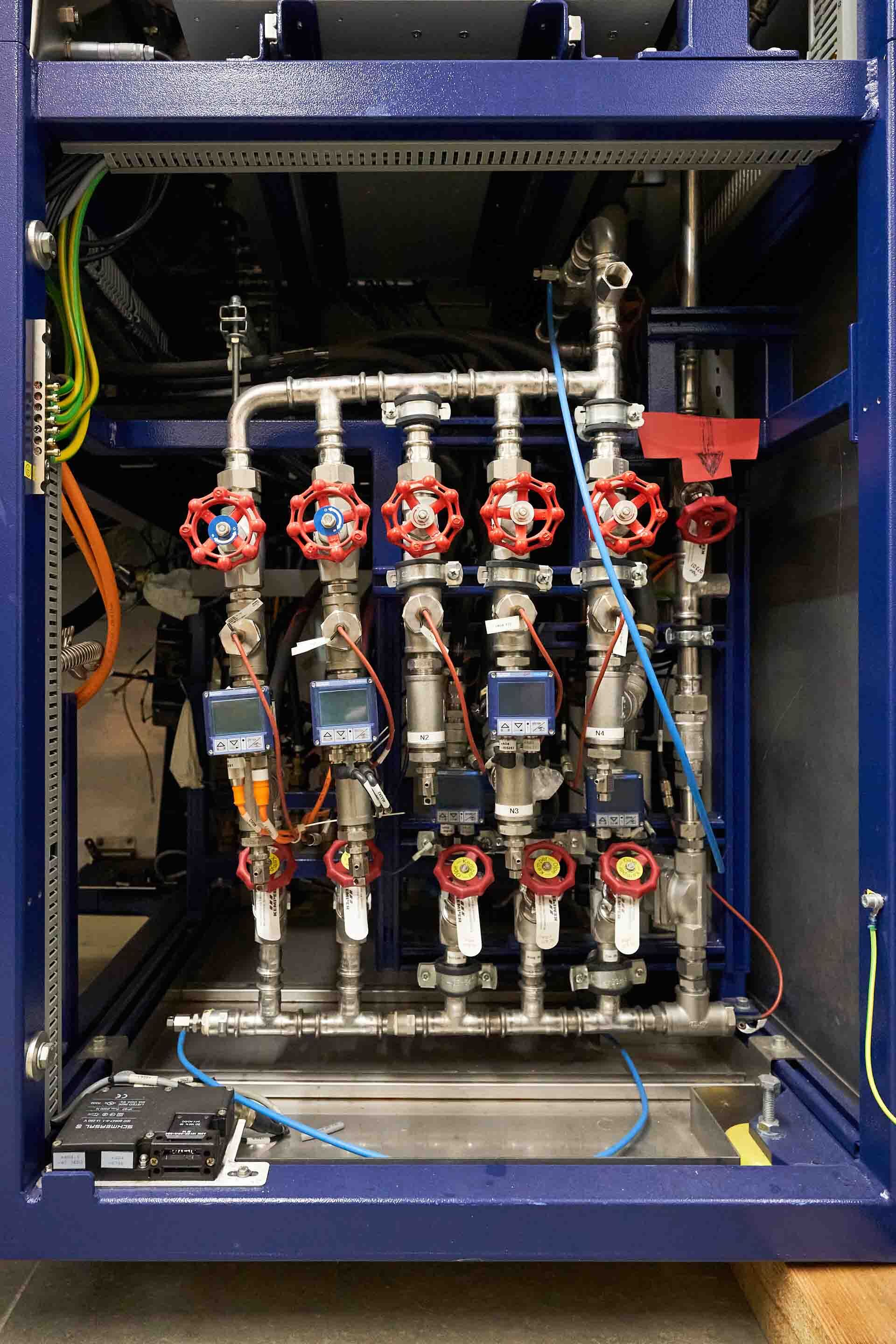 AIXTRON AIX 2600 G3 HT 익숙한 판매용 가격 #293596198, 2006 > 사다 from CAE