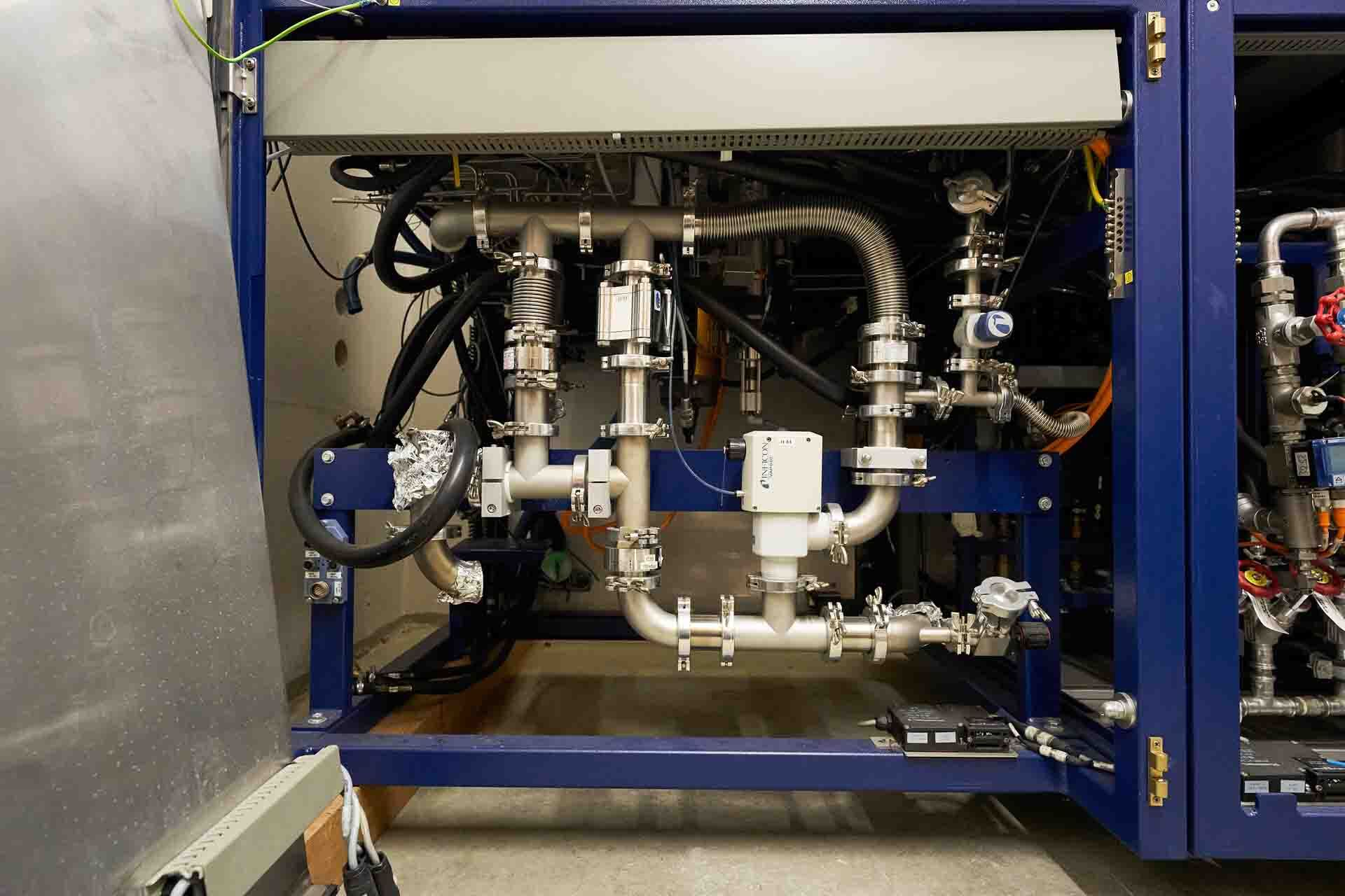 AIXTRON AIX 2600 G3 HT 익숙한 판매용 가격 #293596198, 2006 > 사다 from CAE