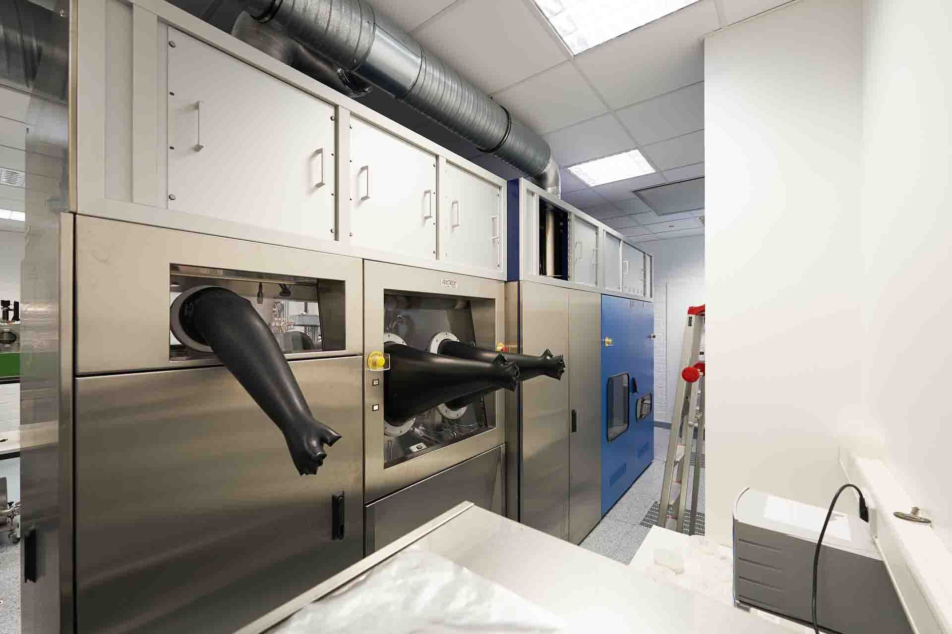 AIXTRON AIX 2600 G3 HT 익숙한 판매용 가격 #293596198, 2006 > 사다 from CAE