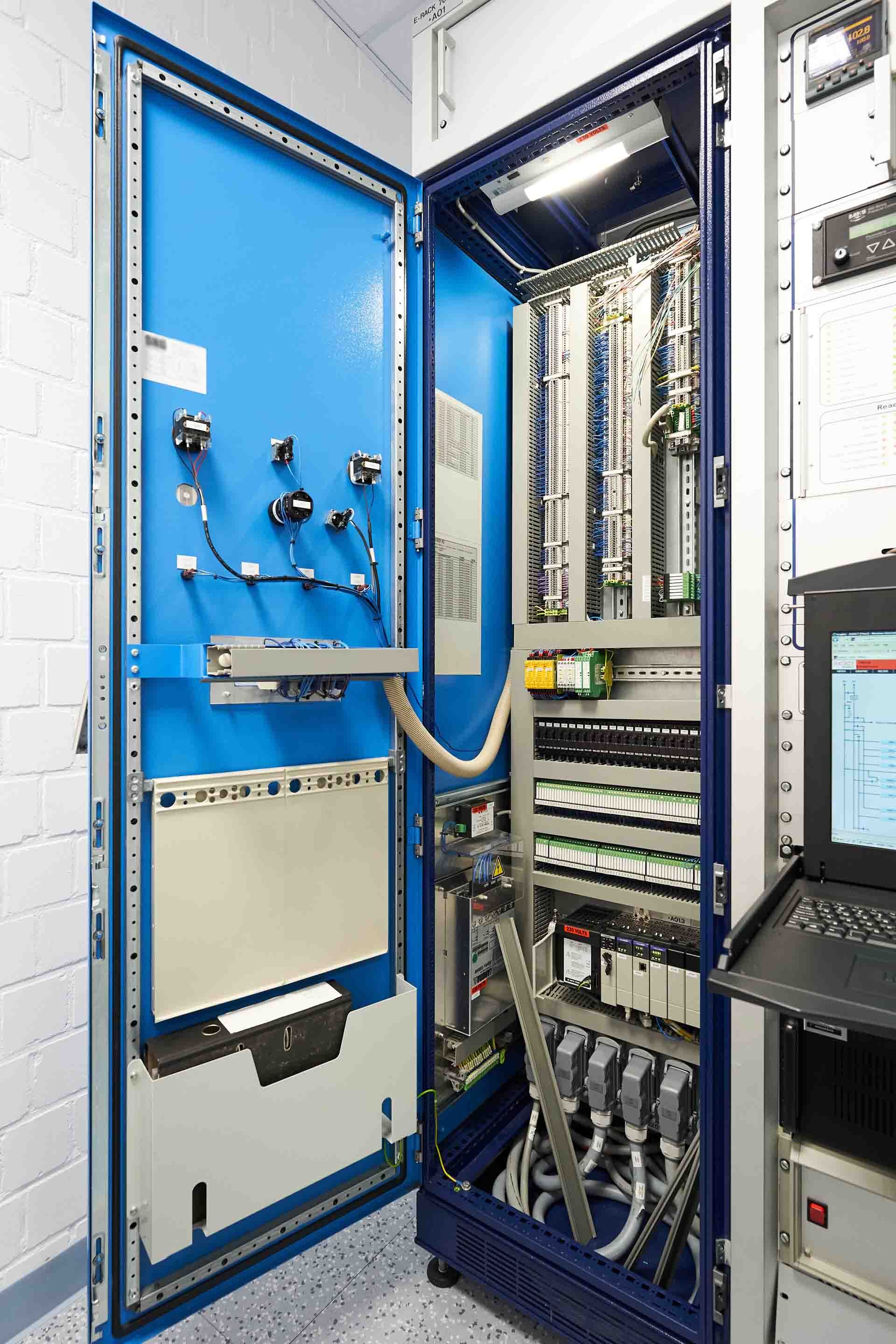 AIXTRON AIX 2600 G3 HT 익숙한 판매용 가격 #293596198, 2006 > 사다 from CAE