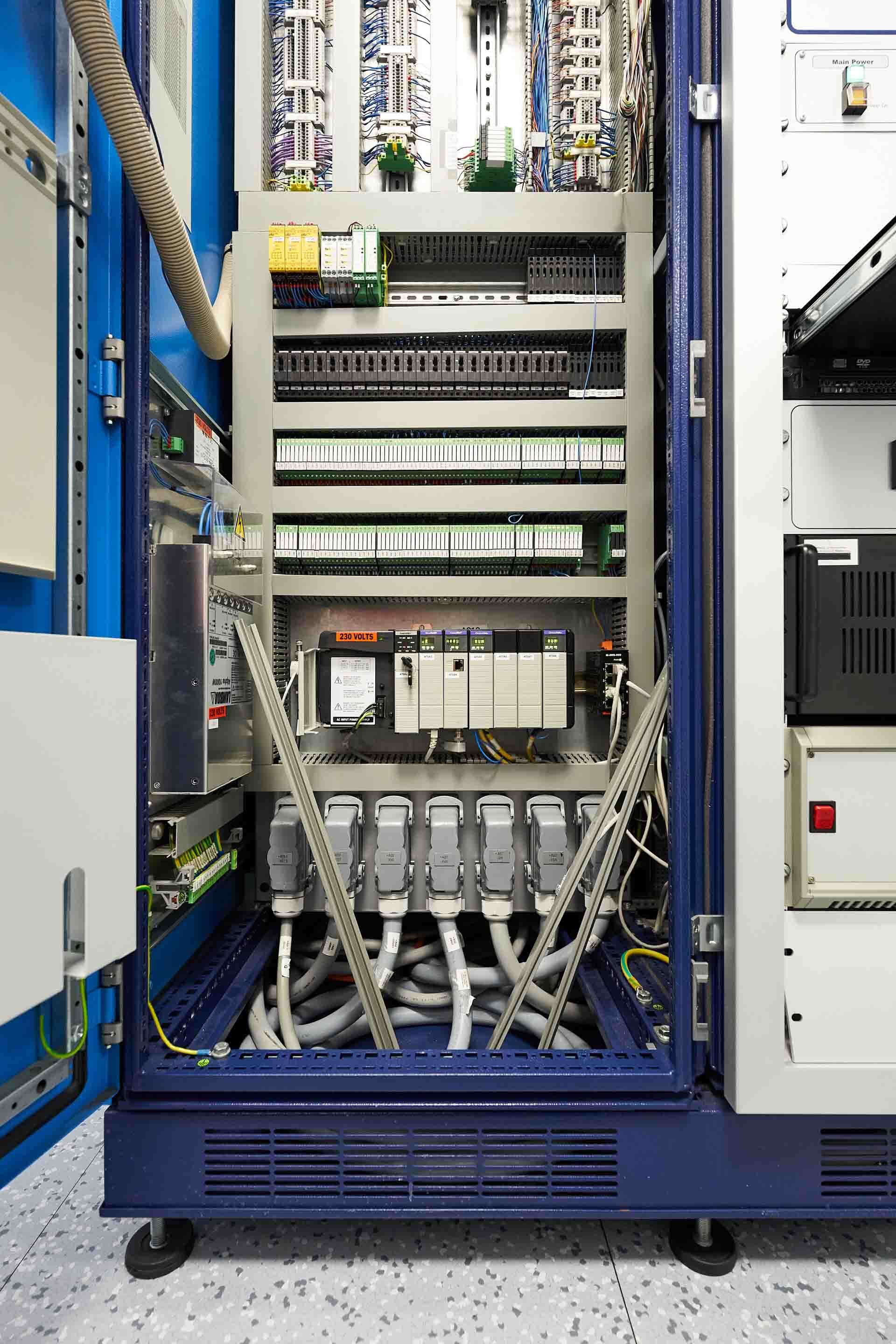 AIXTRON AIX 2600 G3 HT 익숙한 판매용 가격 #293596198, 2006 > 사다 from CAE