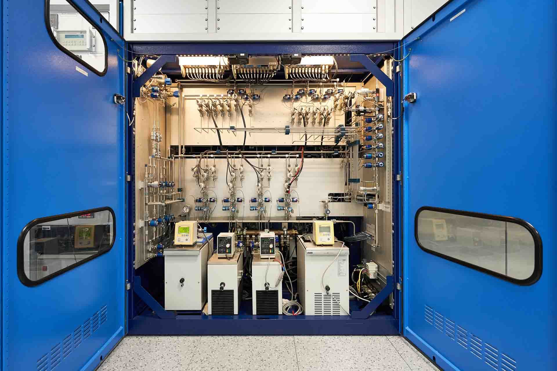 AIXTRON AIX 2600 G3 HT 익숙한 판매용 가격 #293596198, 2006 > 사다 from CAE