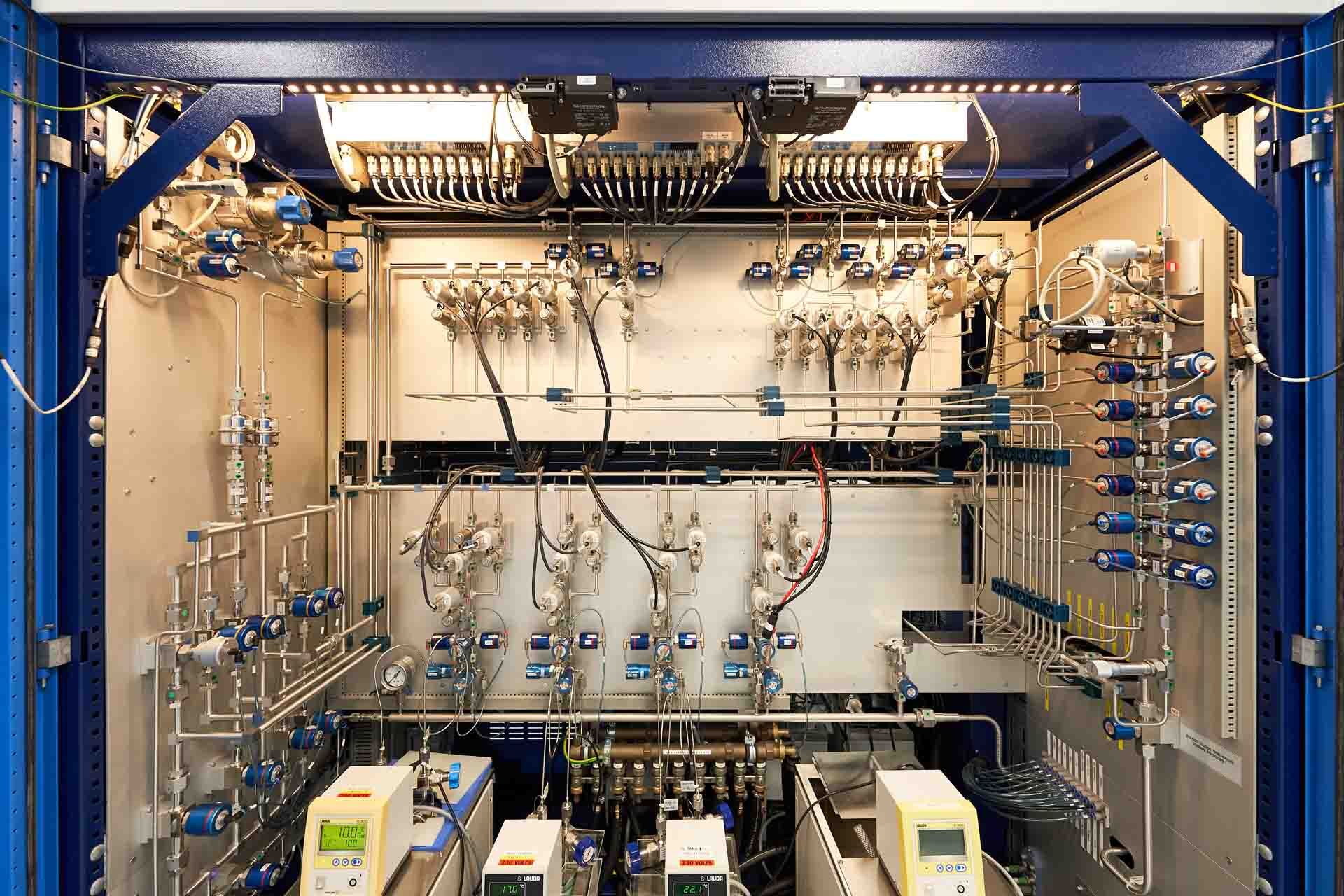 AIXTRON AIX 2600 G3 HT 익숙한 판매용 가격 #293596198, 2006 > 사다 from CAE