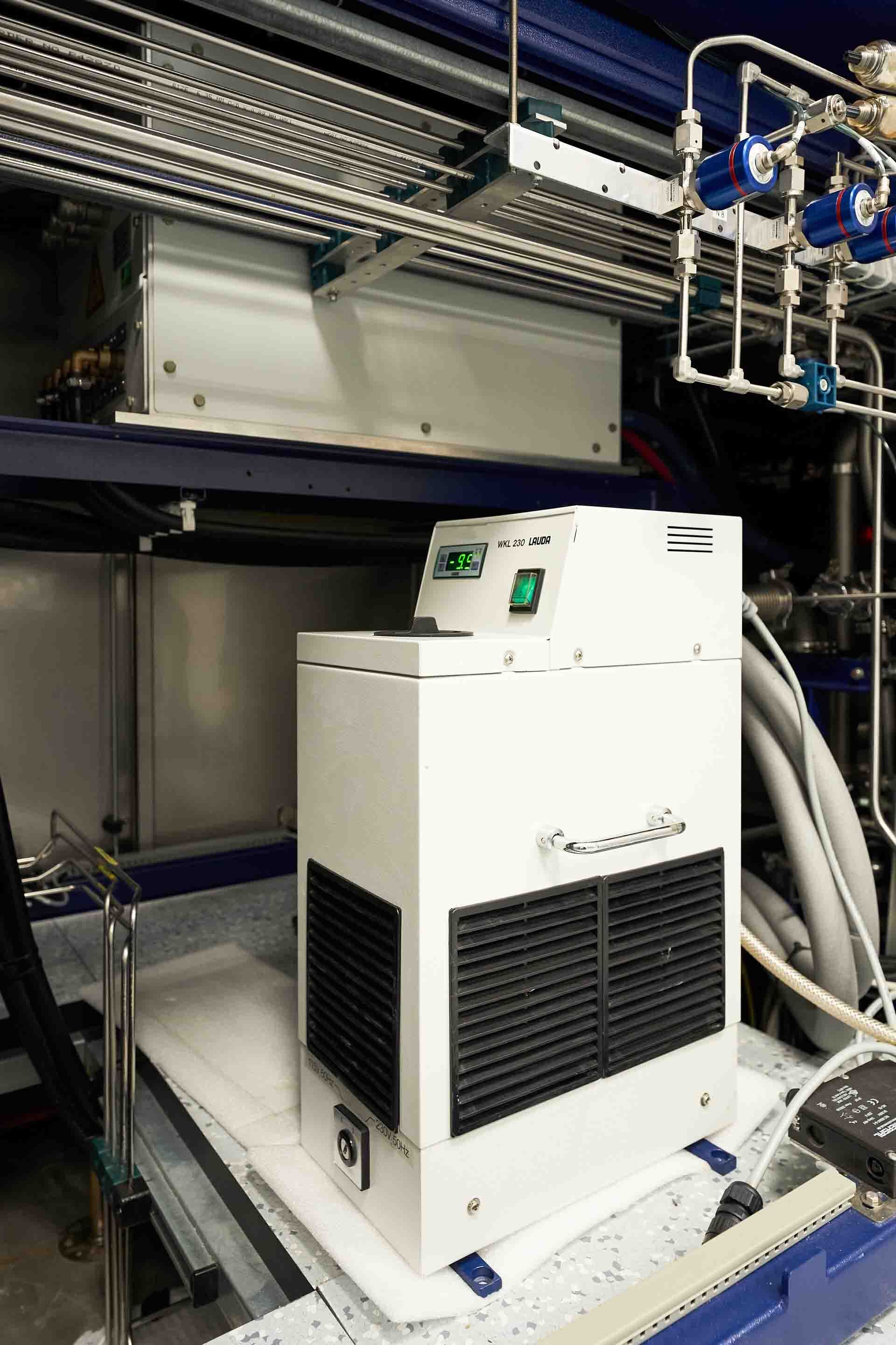 AIXTRON AIX 2600 G3 HT 익숙한 판매용 가격 #293596198, 2006 > 사다 from CAE