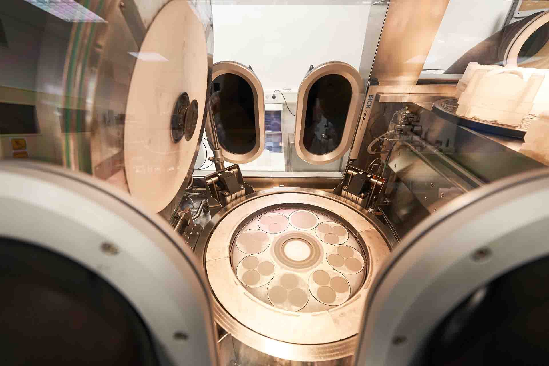 AIXTRON AIX 2600 G3 HT 익숙한 판매용 가격 #293596198, 2006 > 사다 from CAE