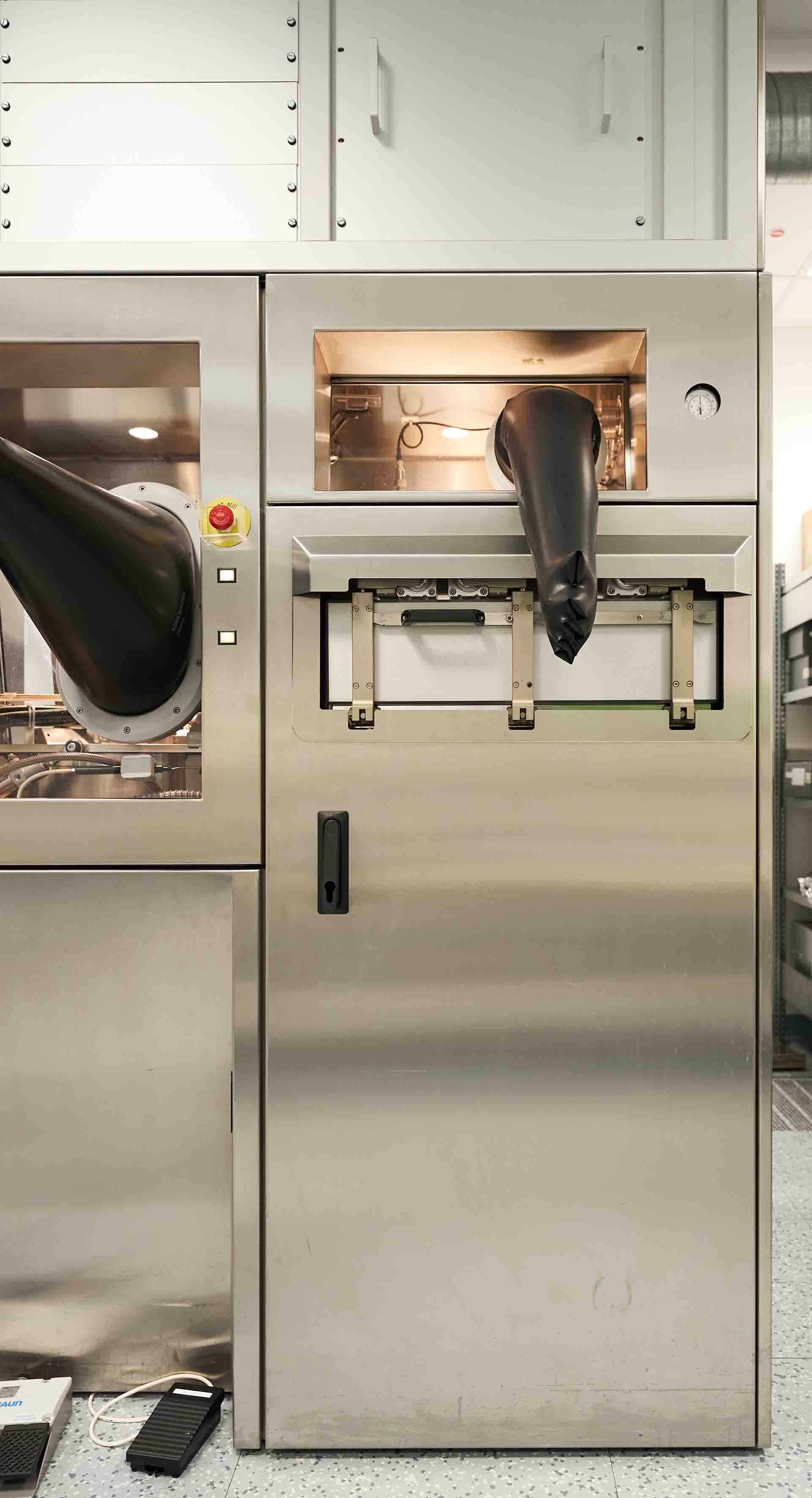 AIXTRON AIX 2600 G3 HT 익숙한 판매용 가격 #293596198, 2006 > 사다 from CAE