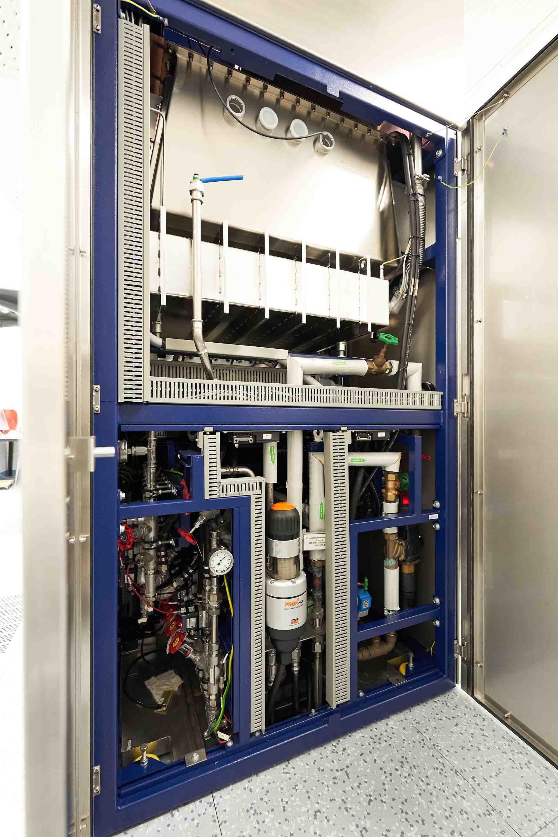 AIXTRON AIX 2600 G3 HT 익숙한 판매용 가격 #293596198, 2006 > 사다 from CAE