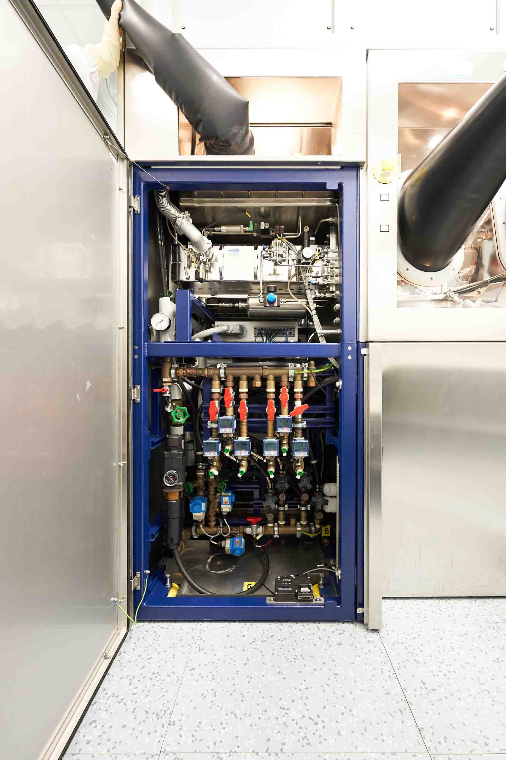 AIXTRON AIX 2600 G3 HT 익숙한 판매용 가격 #293596198, 2006 > 사다 from CAE