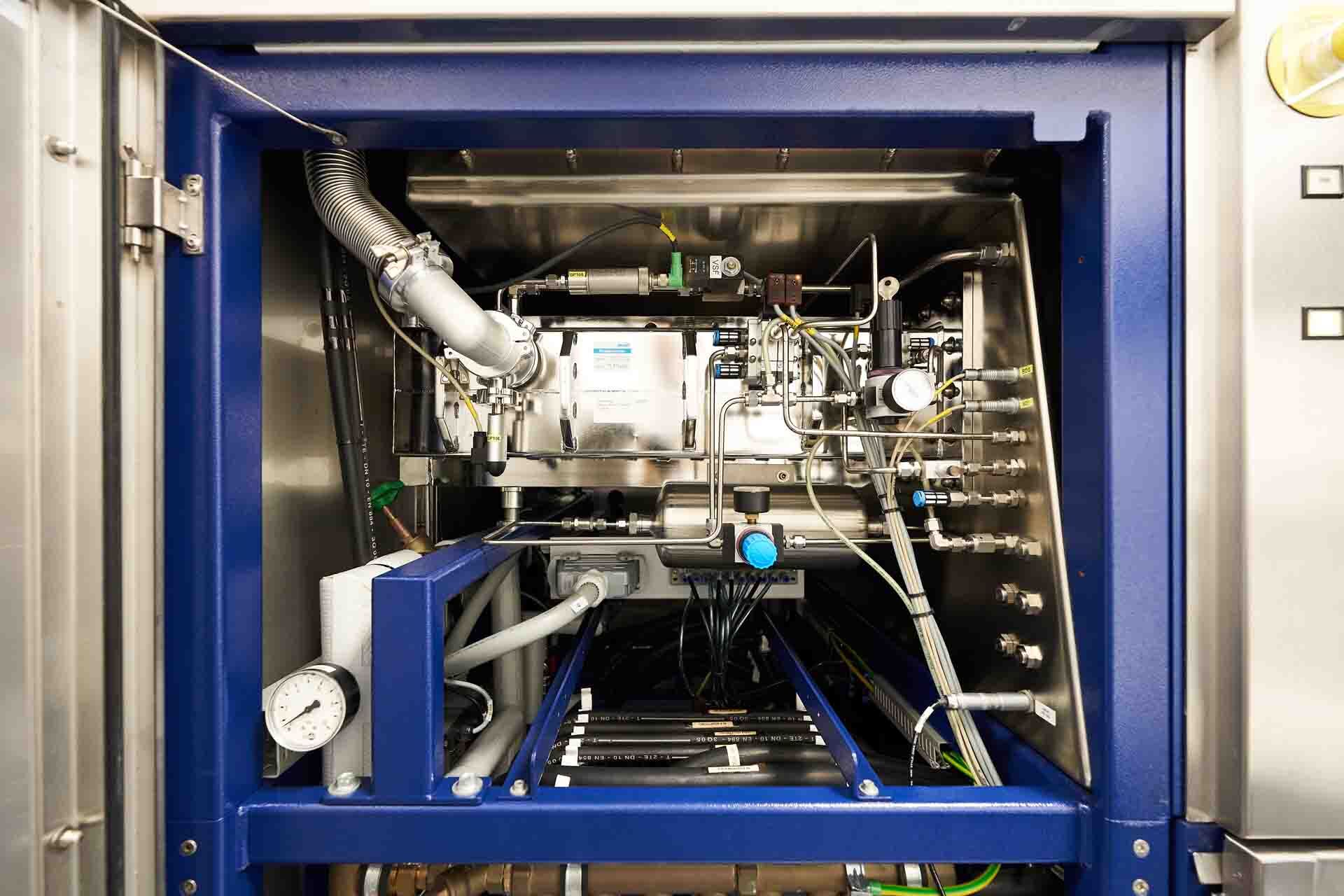 AIXTRON AIX 2600 G3 HT 익숙한 판매용 가격 #293596198, 2006 > 사다 from CAE