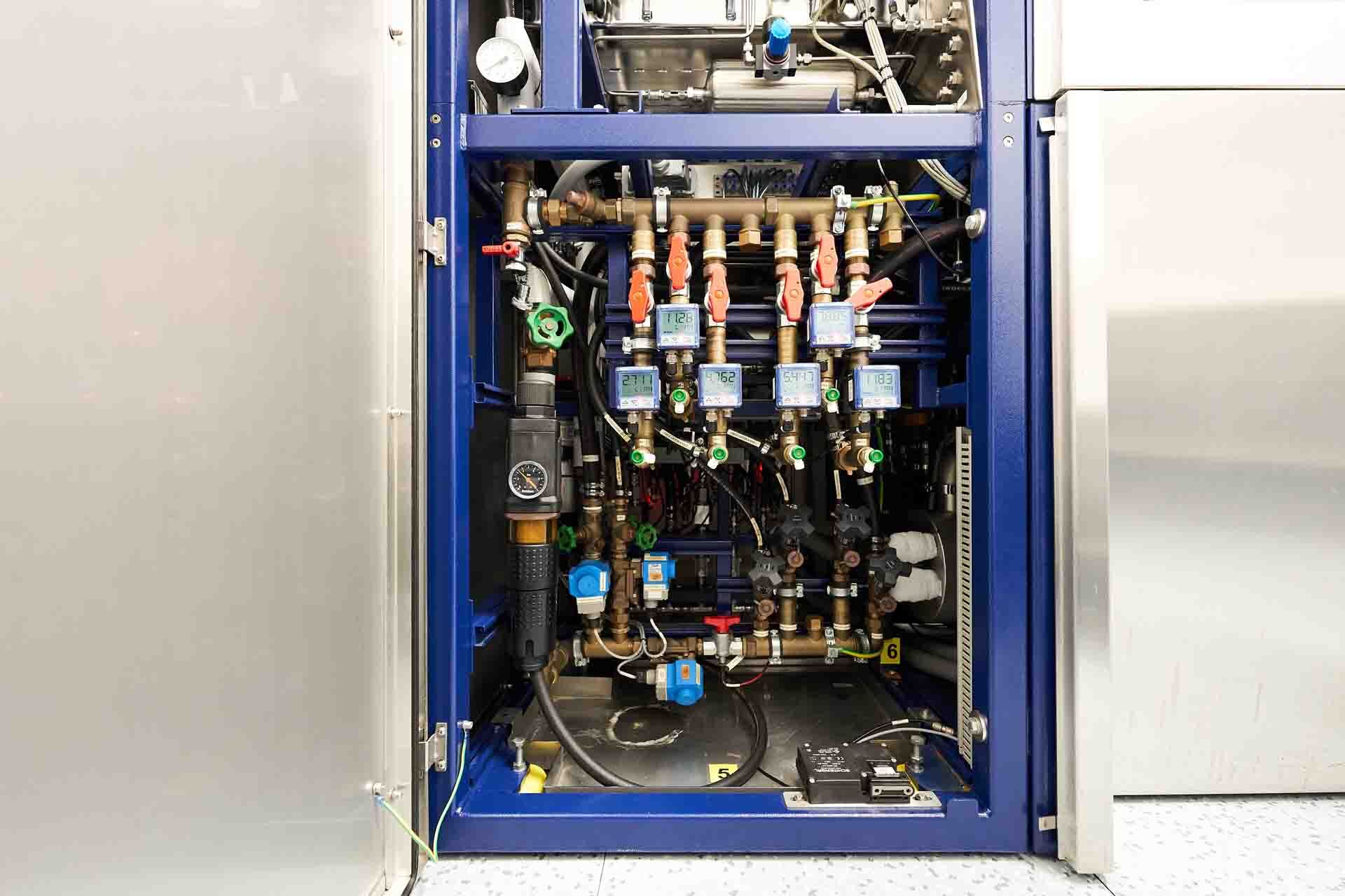 AIXTRON AIX 2600 G3 HT 익숙한 판매용 가격 #293596198, 2006 > 사다 from CAE