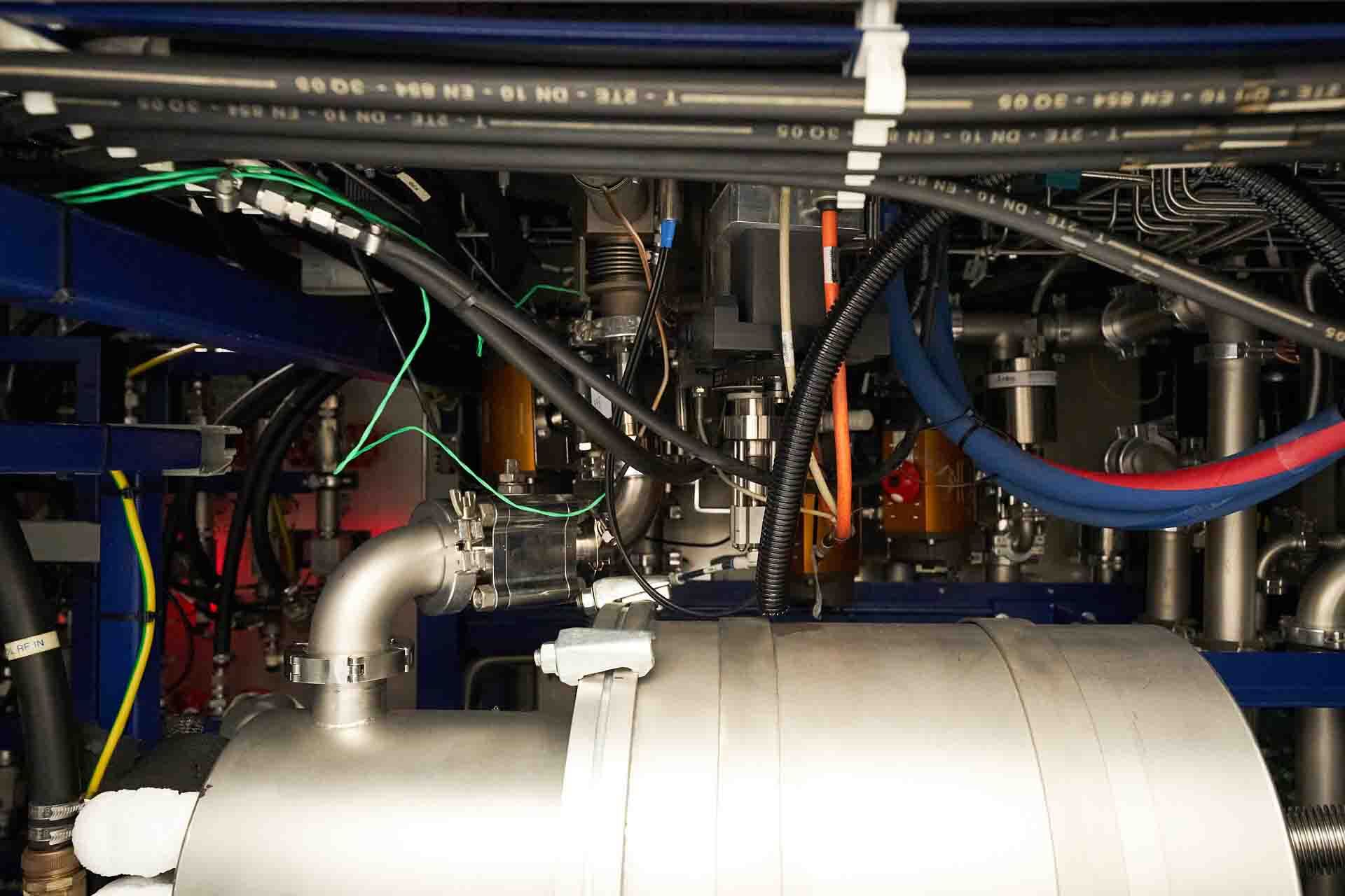 AIXTRON AIX 2600 G3 HT 익숙한 판매용 가격 #293596198, 2006 > 사다 from CAE