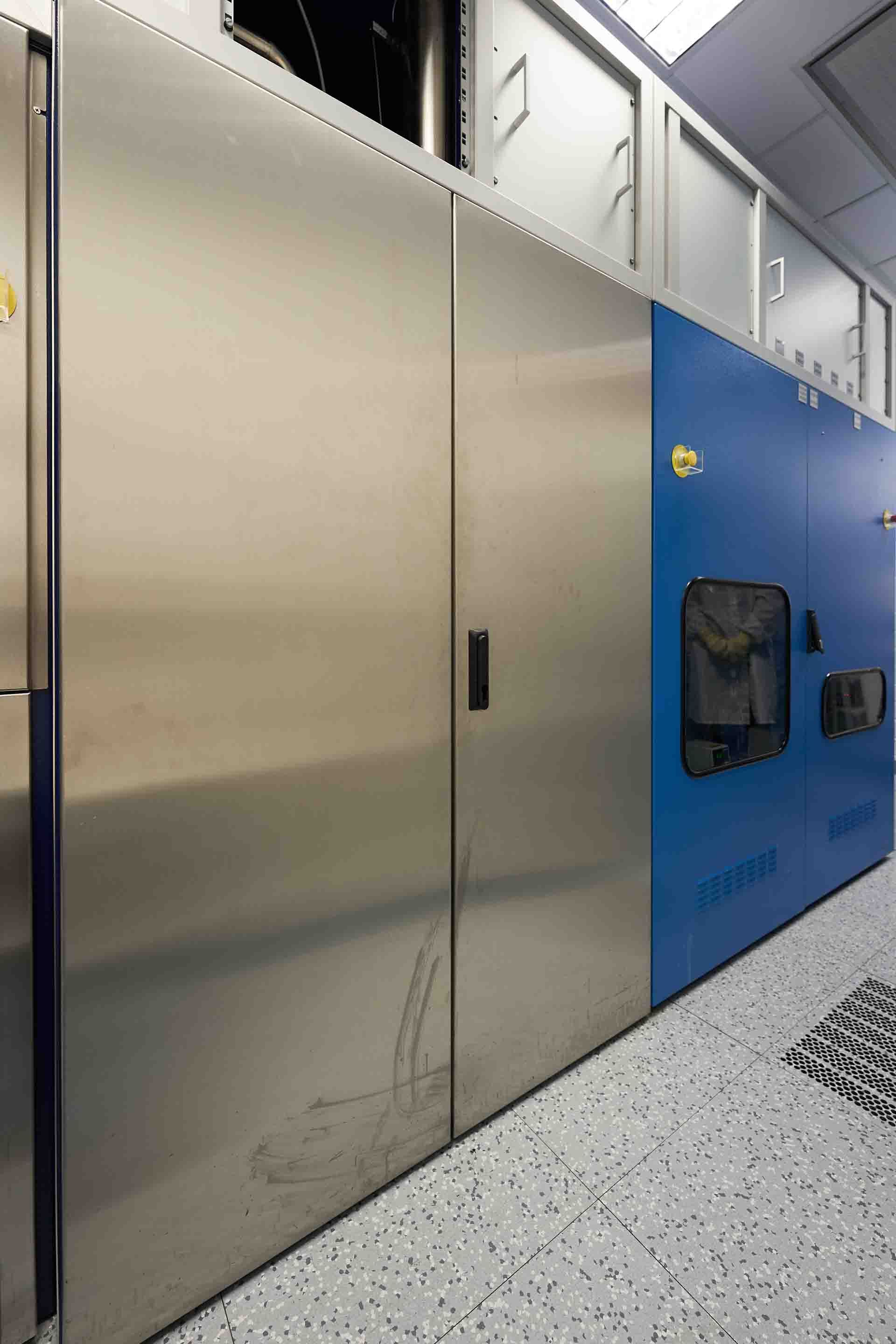 AIXTRON AIX 2600 G3 HT 익숙한 판매용 가격 #293596198, 2006 > 사다 from CAE