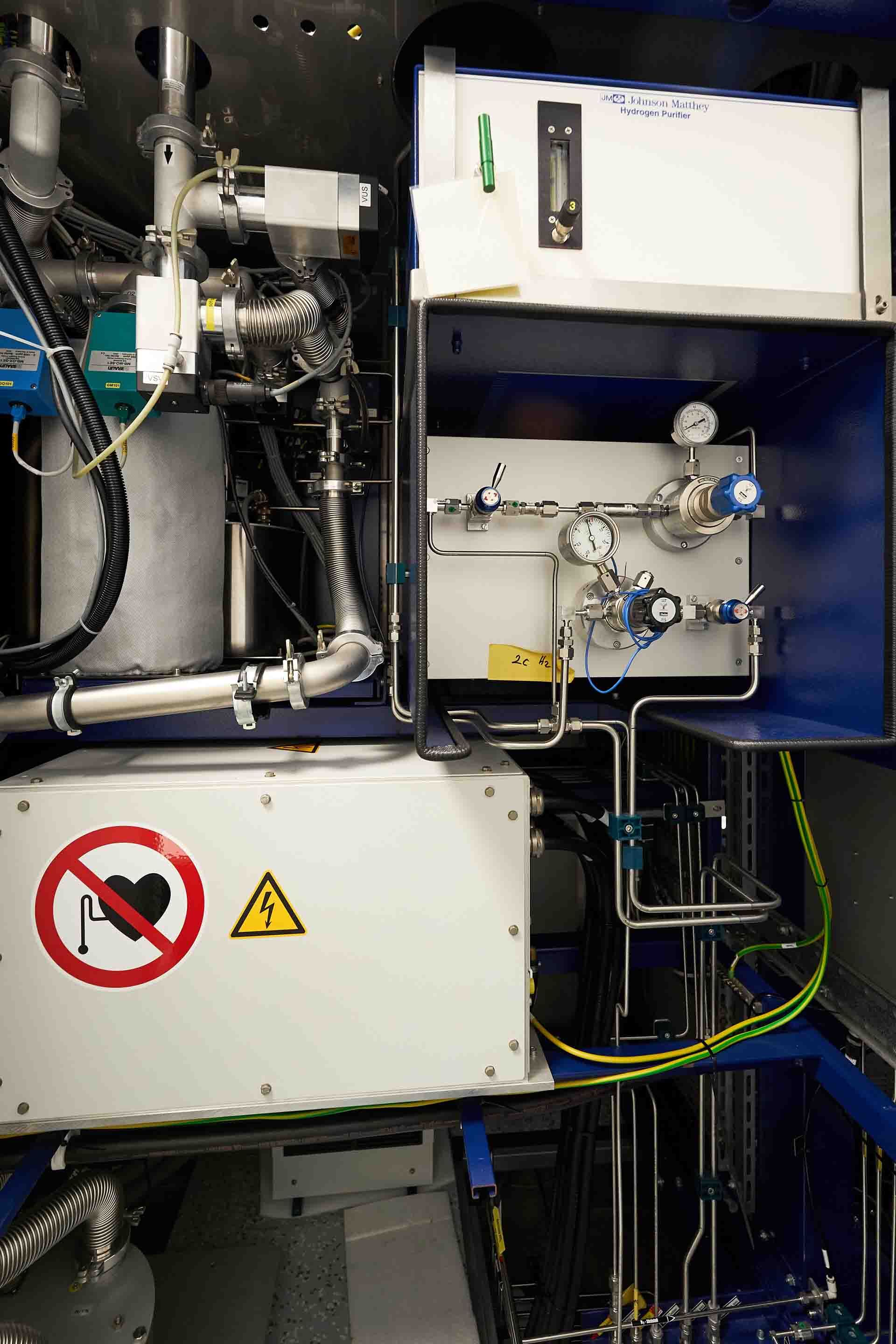 AIXTRON AIX 2600 G3 HT 익숙한 판매용 가격 #293596198, 2006 > 사다 from CAE