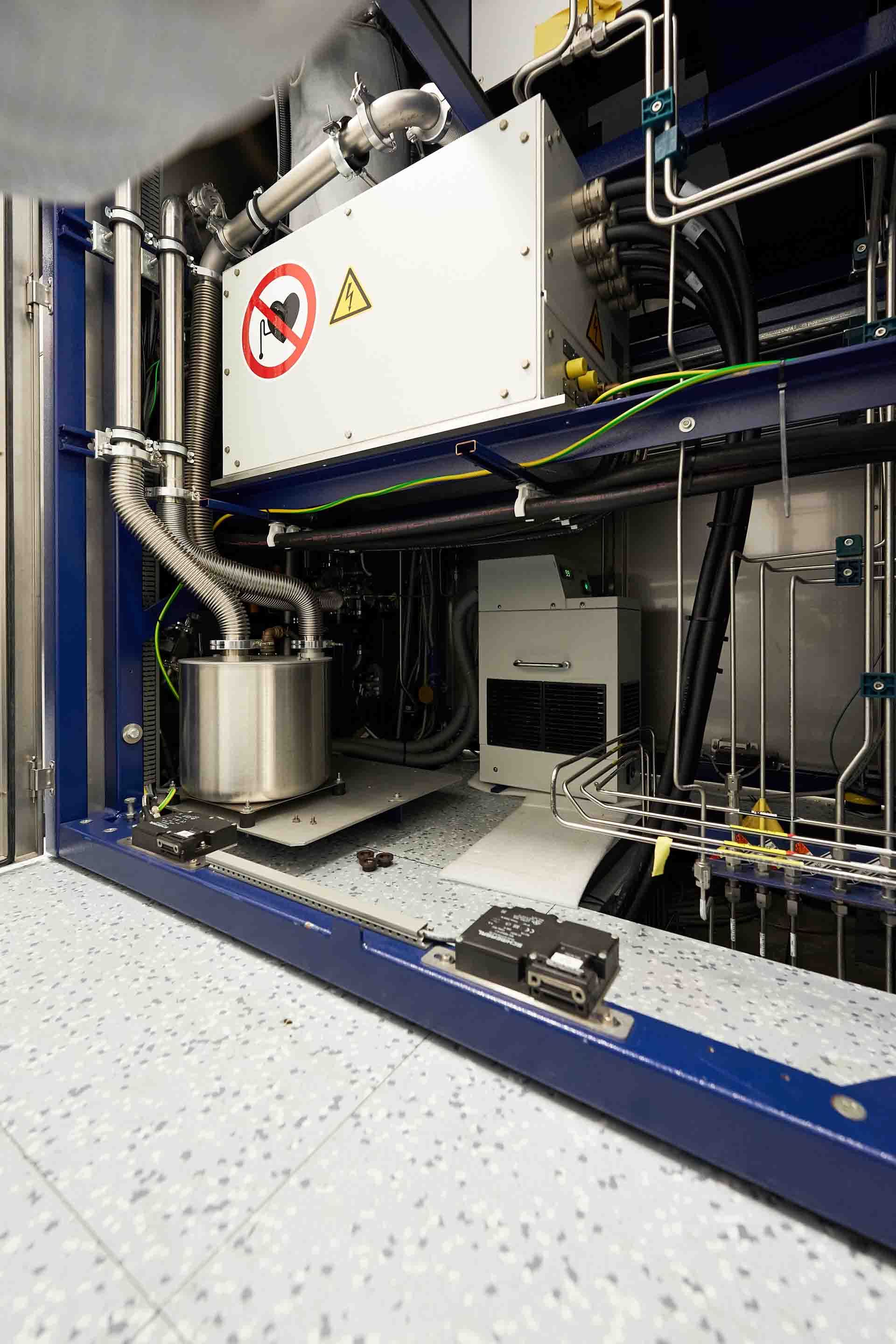 AIXTRON AIX 2600 G3 HT 익숙한 판매용 가격 #293596198, 2006 > 사다 from CAE