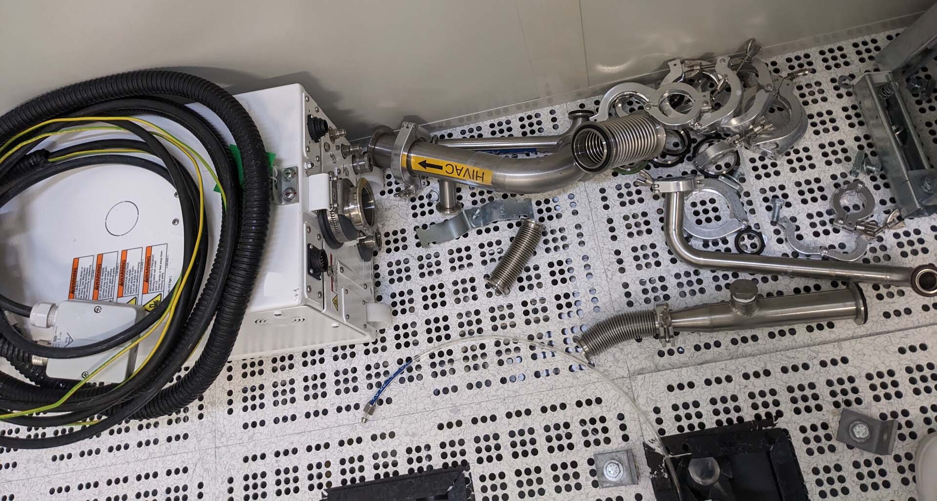 AMAT / ALCATEL / ADIXEN / PFEIFFER A100L Pump 사용됨 판매용 가격 #293668154 ...