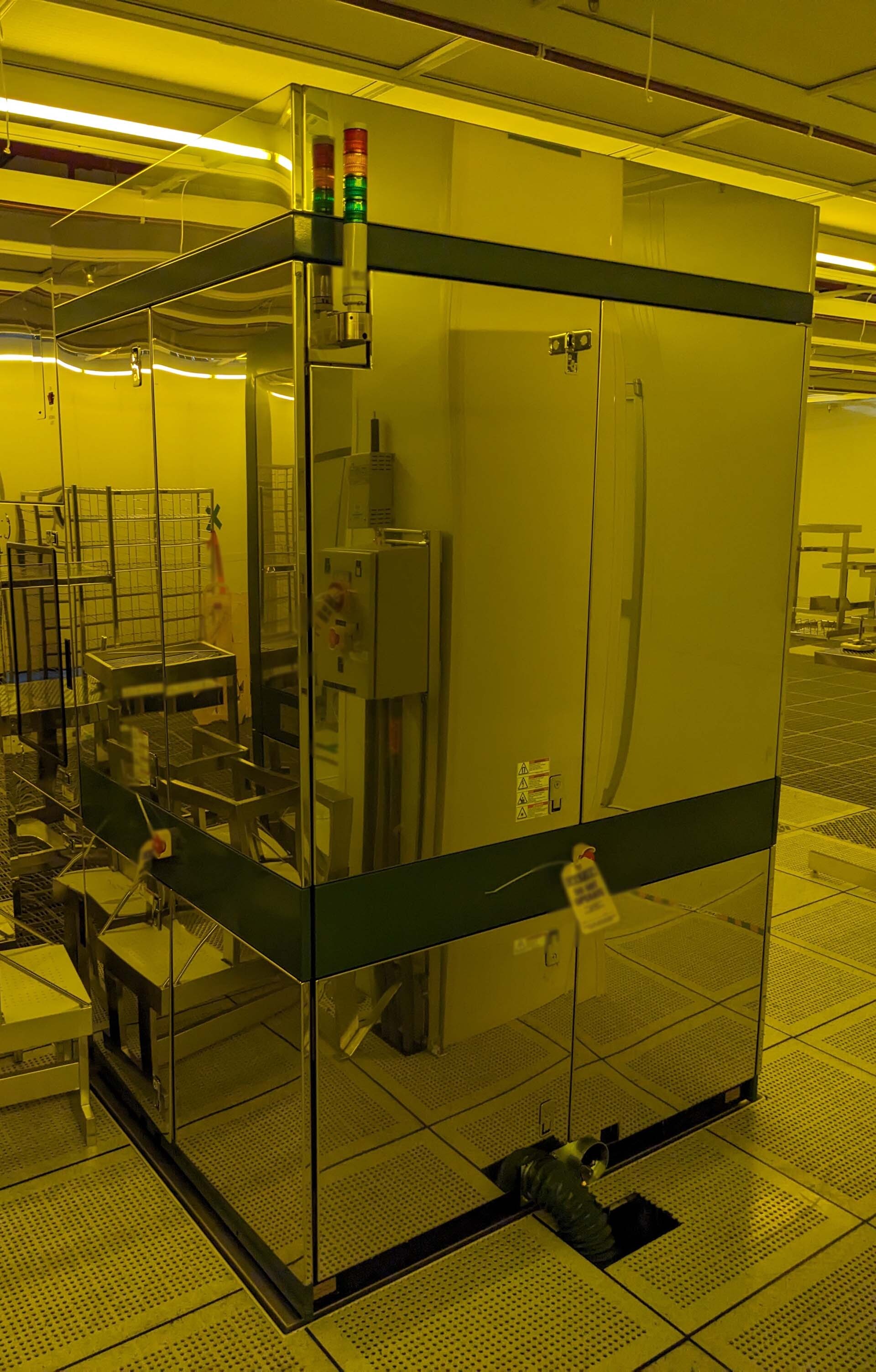 AMAT / APPLIED MATERIALS Complus Mask & Wafer Inspector used for sale ...