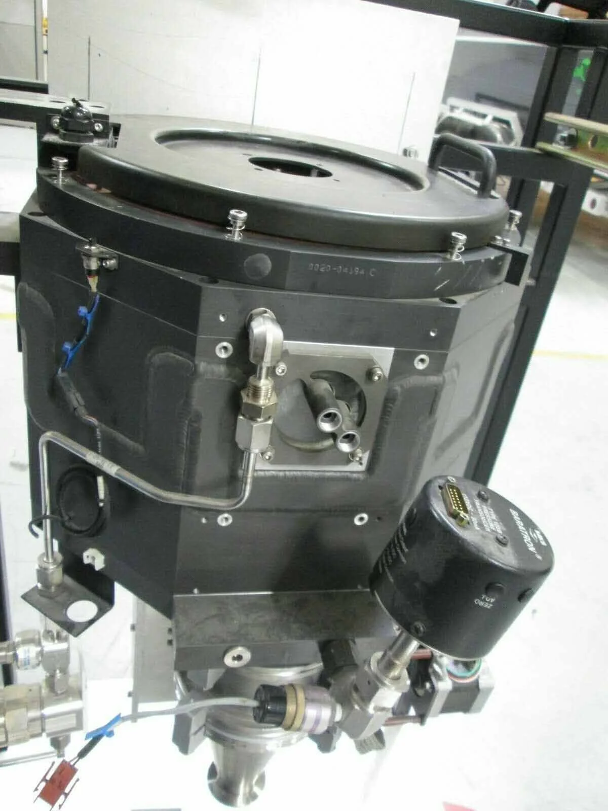 AMAT / APPLIED MATERIALS Etch process chamber for P5000 Parts used for ...