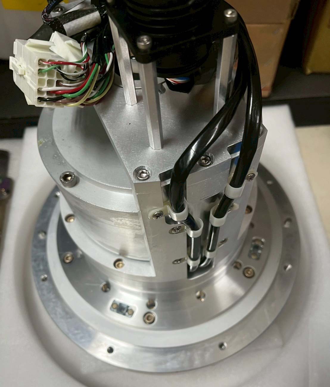 AMAT / APPLIED MATERIALS Lot of spare parts 원자로 판매 가격 #293793682에 사용됨 ...