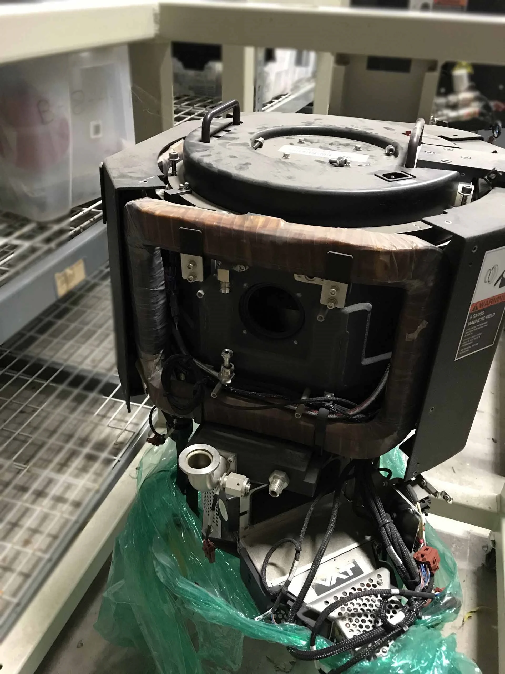 AMAT / APPLIED MATERIALS Etch chamber for P5000 부속 판매 가격 #9221686에 사용됨 ...