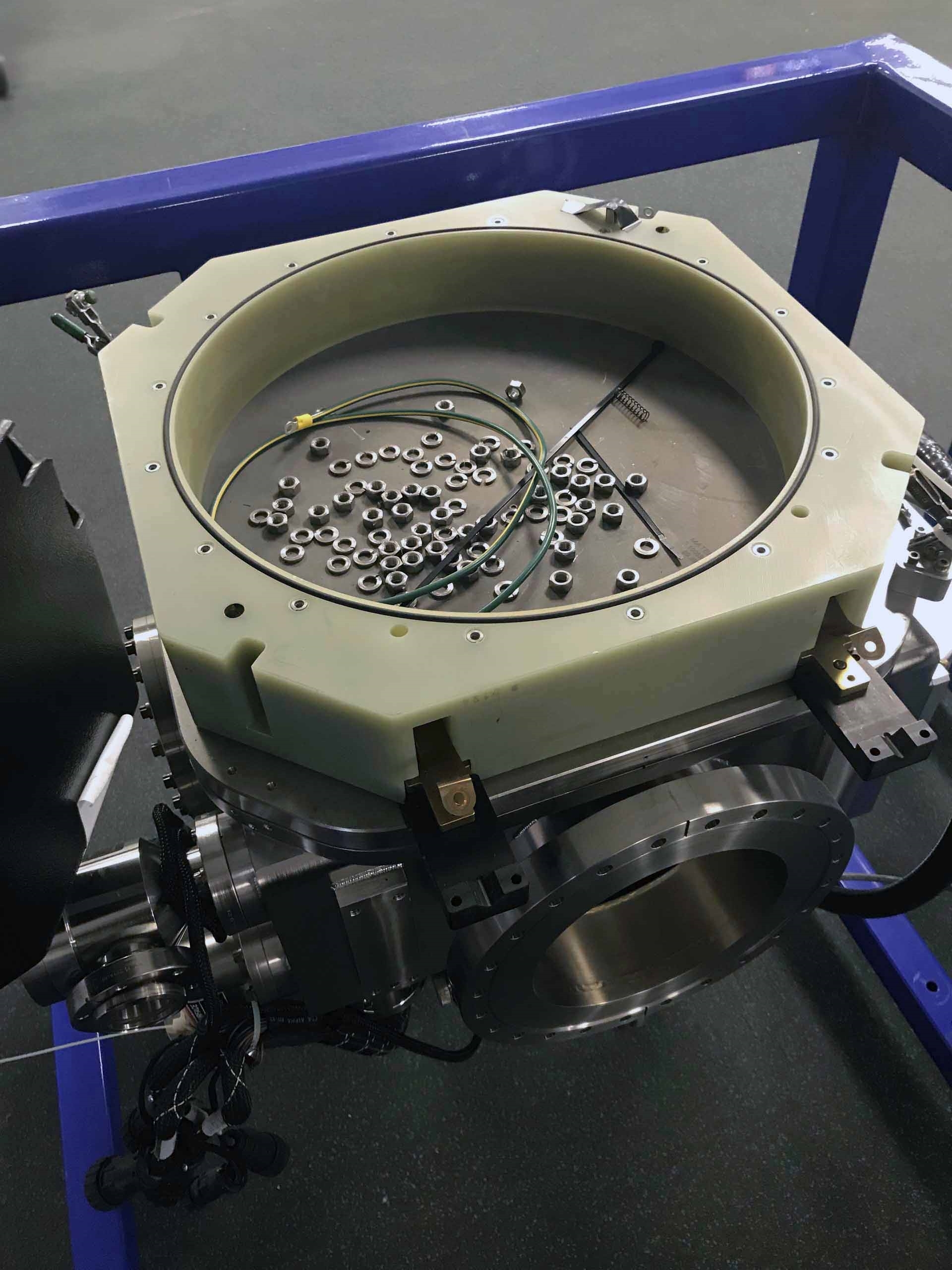 AMAT / APPLIED MATERIALS Wide body PVD chamber for Endura Parts 익숙한 판매용 ...