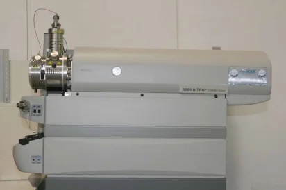 APPLIED BIOSYSTEMS / ABI / MDS SCIEX Qtrap 3200 Lab Equipment used for ...