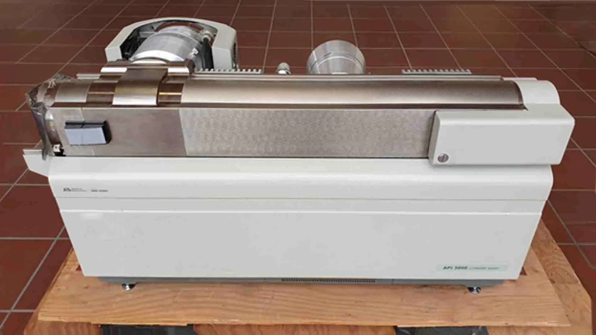 APPLIED BIOSYSTEMS / ABI / MDS SCIEX API 3000 Lab Equipment used for sale price #9383195 > buy ...