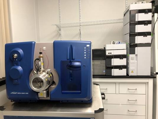 APPLIED BIOSYSTEMS / ABI / MDS SCIEX API 4500 Spectrometer used for ...