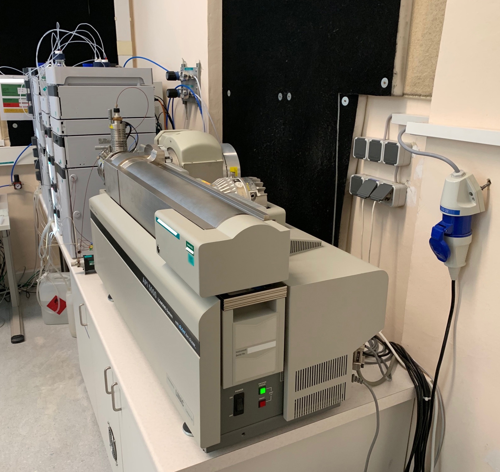 APPLIED BIOSYSTEMS ABI MDS SCIEX API 5000 Spectrometer Used For