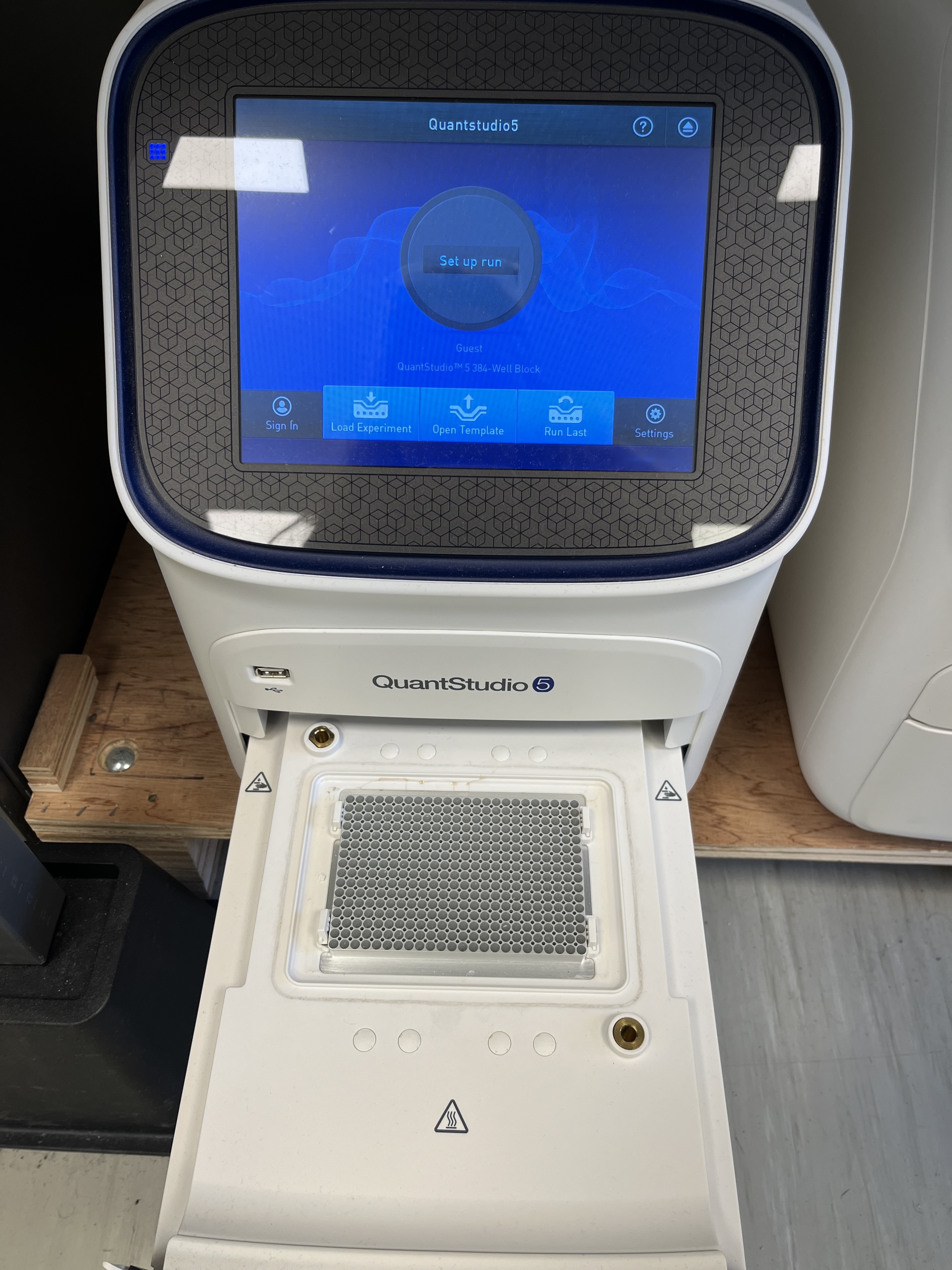 APPLIED BIOSYSTEMS / THERMO FISHER SCIENTIFIC Quantstudio 5 实验室设备 用于销售 ...