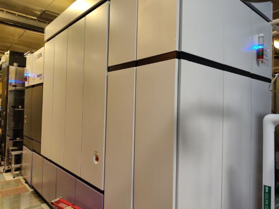 ASML TWINSCAN XT 1700FI Stepper Used for sale price #293603594, 2006 > buy from CAE