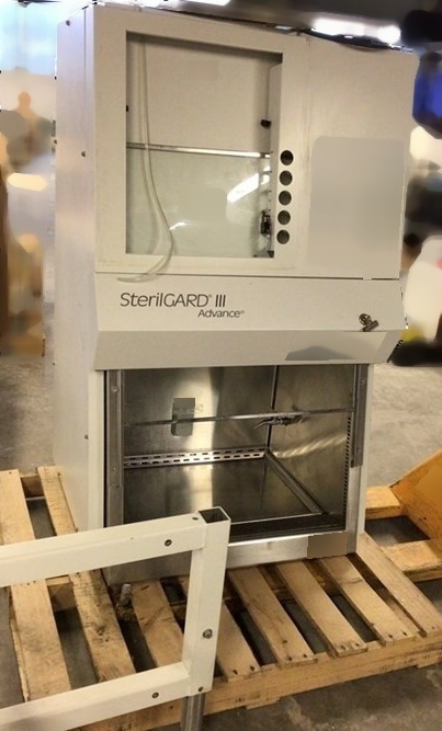 BAKER SterilGARD III Advance Laminar Flow And Fume Hood used for sale ...