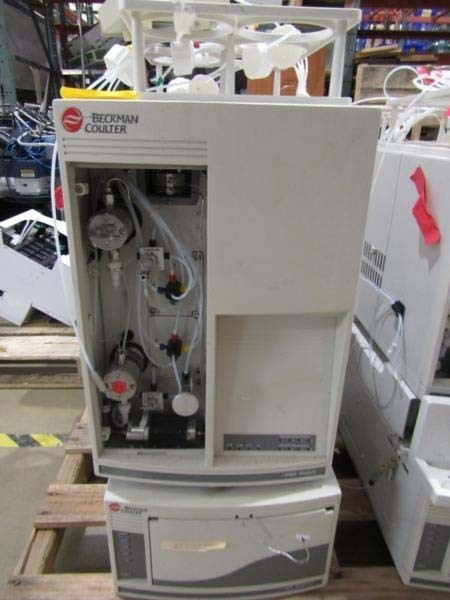BECKMAN COULTER Lot of pumps and detectors 펌프 판매 가격 #293659691에 사용됨 ...