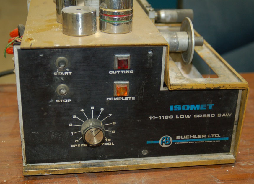 BUEHLER Isomet 11-1180 스크라이버 / 다이서 판매 가격 #9041761에 사용됨 > CAE에서 구매