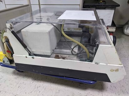 BUEHLER Isomet 5000 스크라이버 / 다이서 판매 가격 #293609261에 사용됨 > CAE에서 구매