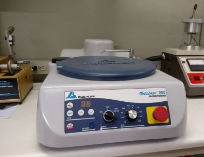 BUEHLER MetaServ 250 ウェーハ研削・ラッピング・ポリッシング装置 はセール価格 #9220001 で使用されています ...