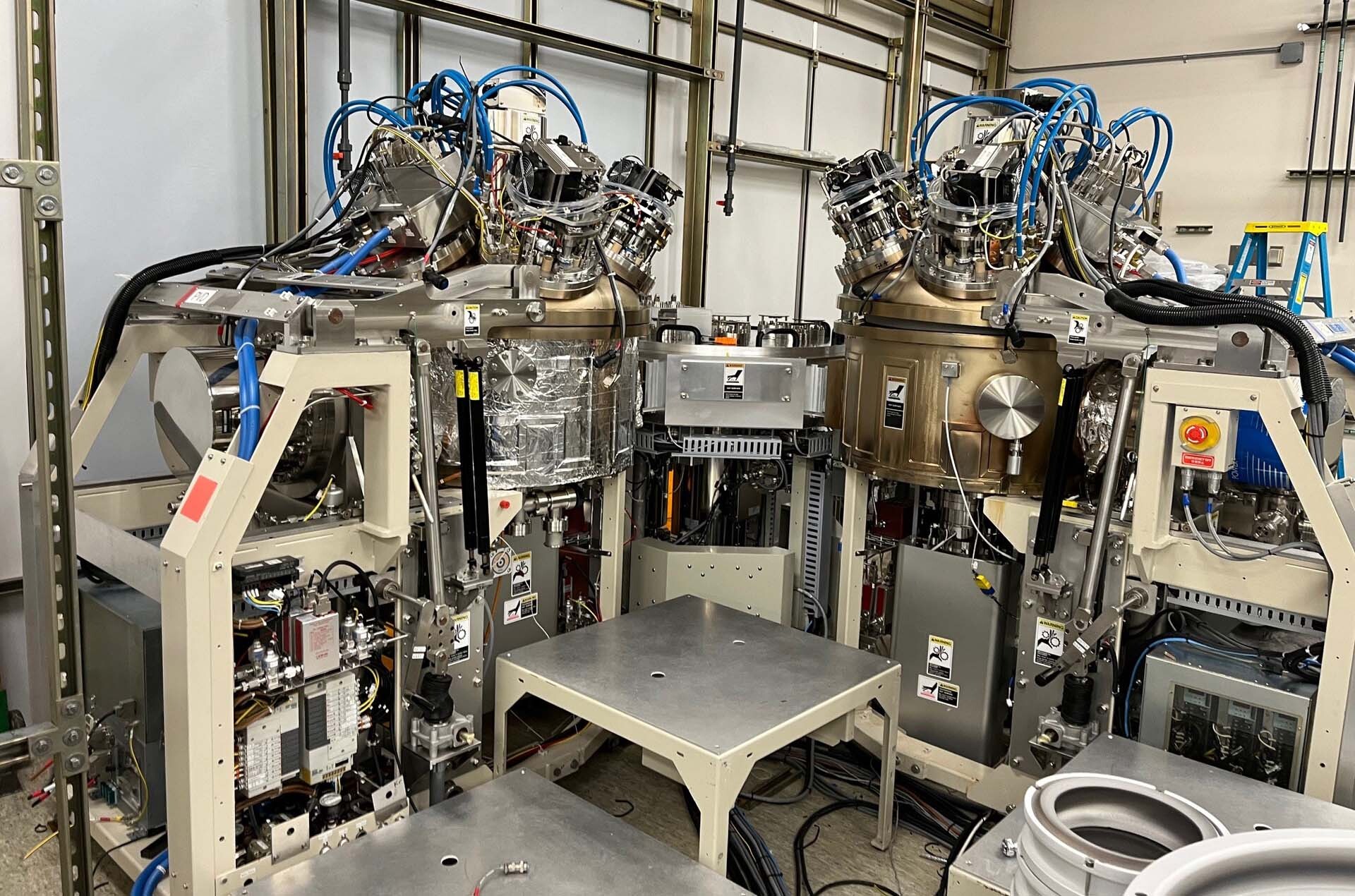 CANON / ANELVA P-121CL-X 펌프 판매 가격 #293769100에 사용됨 > CAE에서 구매