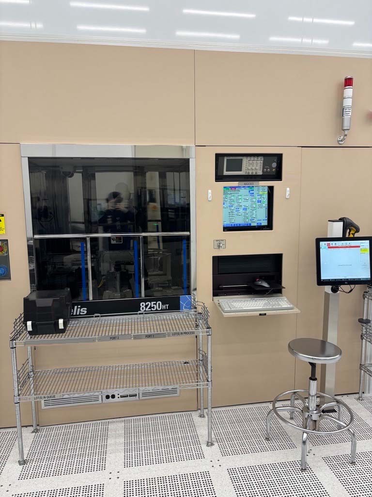 EATON NOVA / AXCELIS 8250 이온 주입기 & 모니터 판매 가격 #293775238, 2014에 사용됨 ...