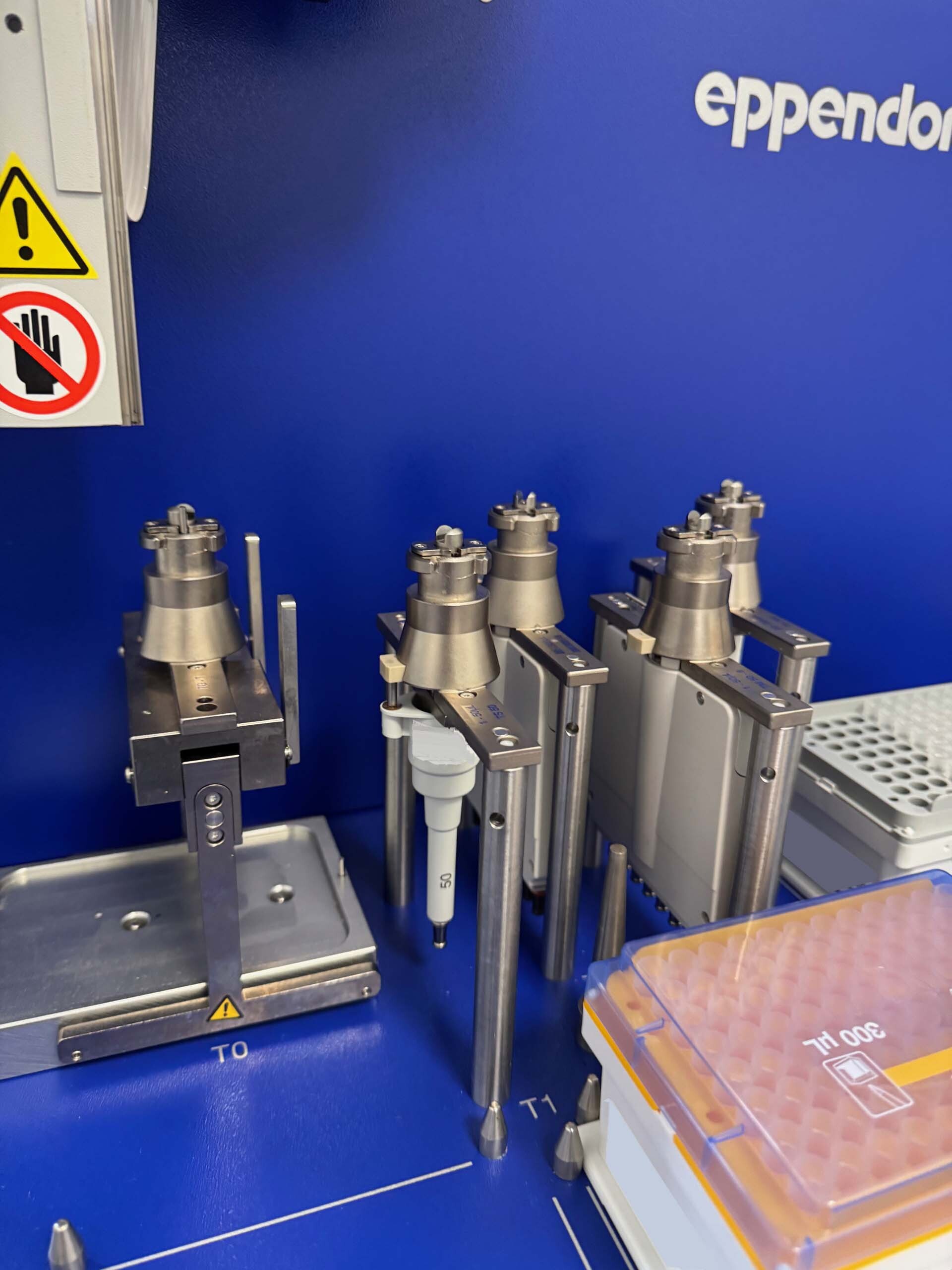 EPPENDORF EpMotion 5075 실험실 장비 & 액세서리 판매 가격 #293774035에 사용됨 > CAE에서 구매