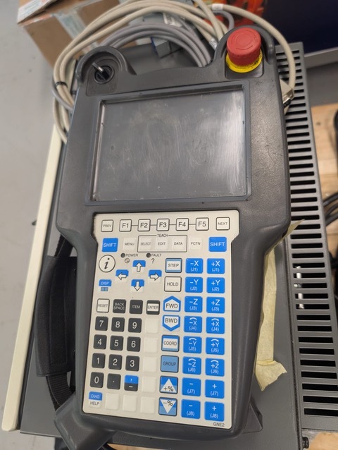 FANUC LR Mate 200iD/4S 핸들러 판매 가격 #293776385, 2013에 사용됨 > CAE에서 구매