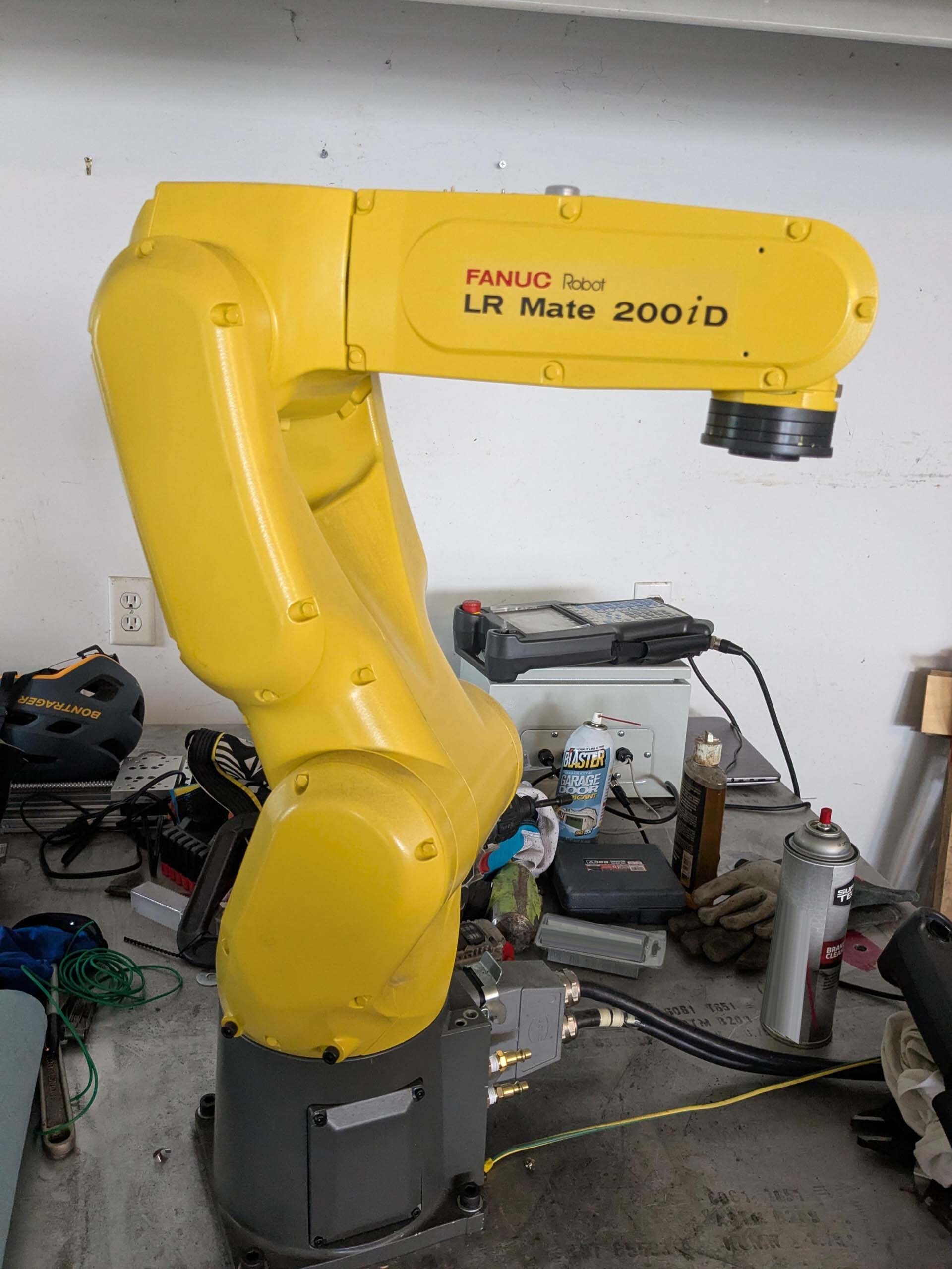 FANUC LR Mate 200iD 핸들러 판매 가격 #293776397에 사용됨 > CAE에서 구매