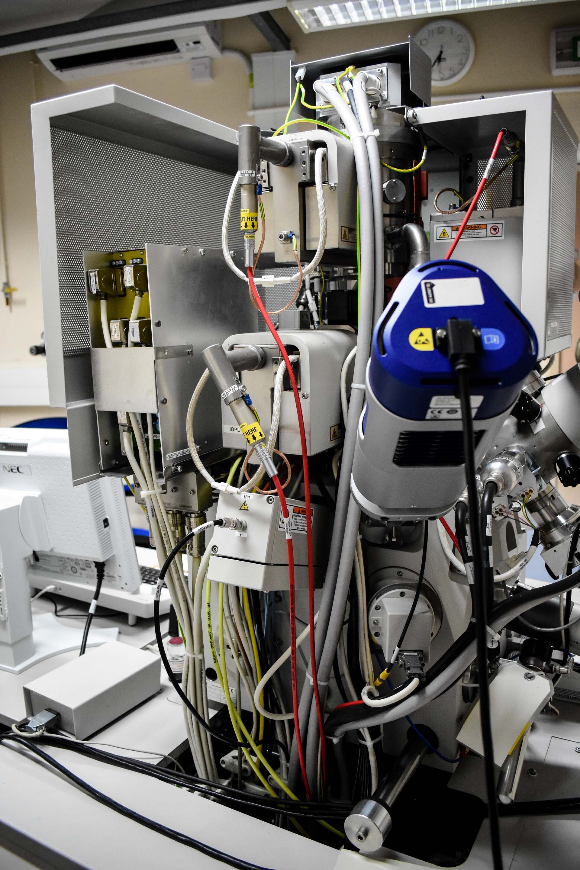 PHILIPS / FEI Helios NanoLab 600 used for sale price #9393492 > buy ...