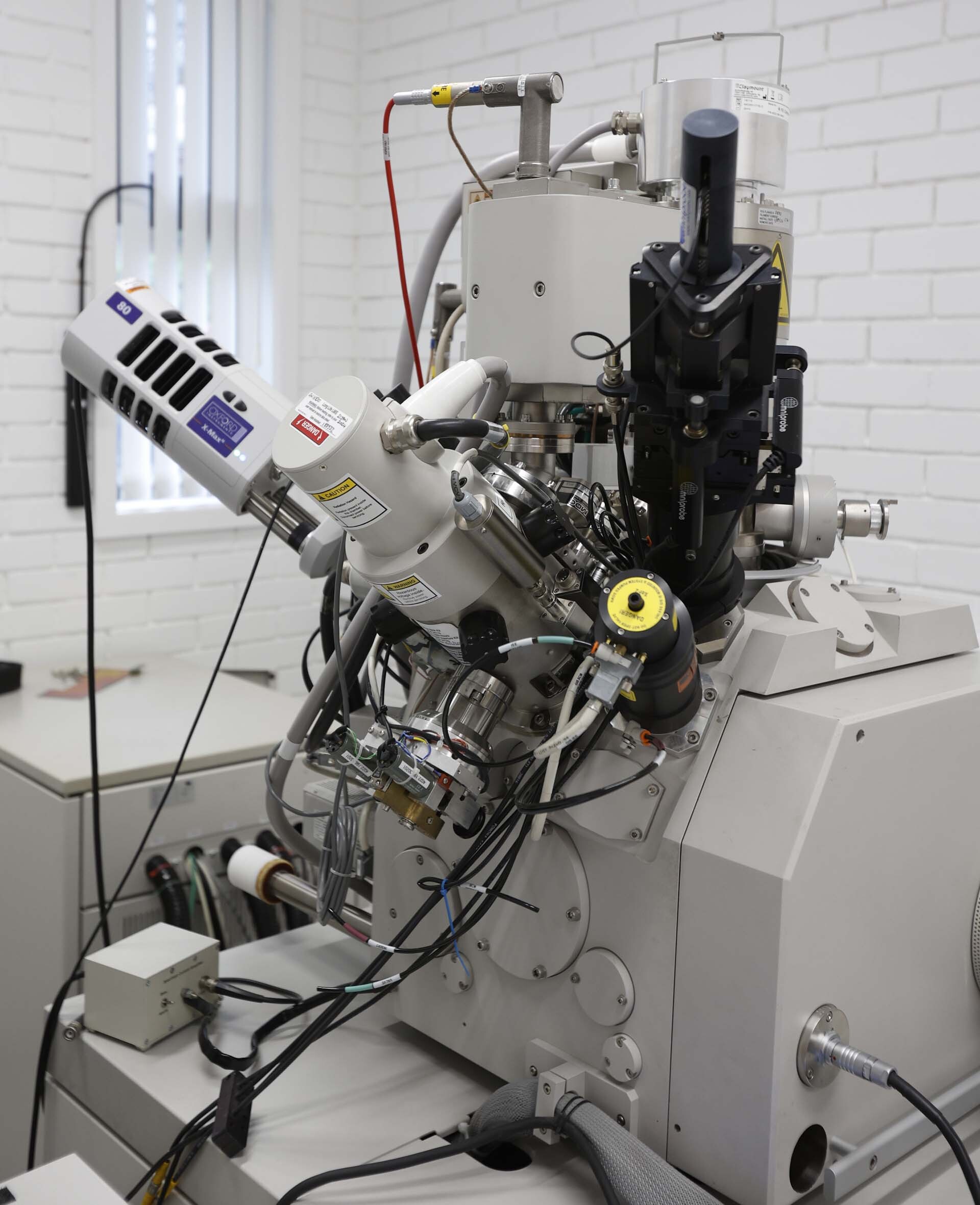 FEI Nova NanoLab 600 이온 밀 판매 가격 #293765423, 2006에 사용됨 > CAE에서 구매