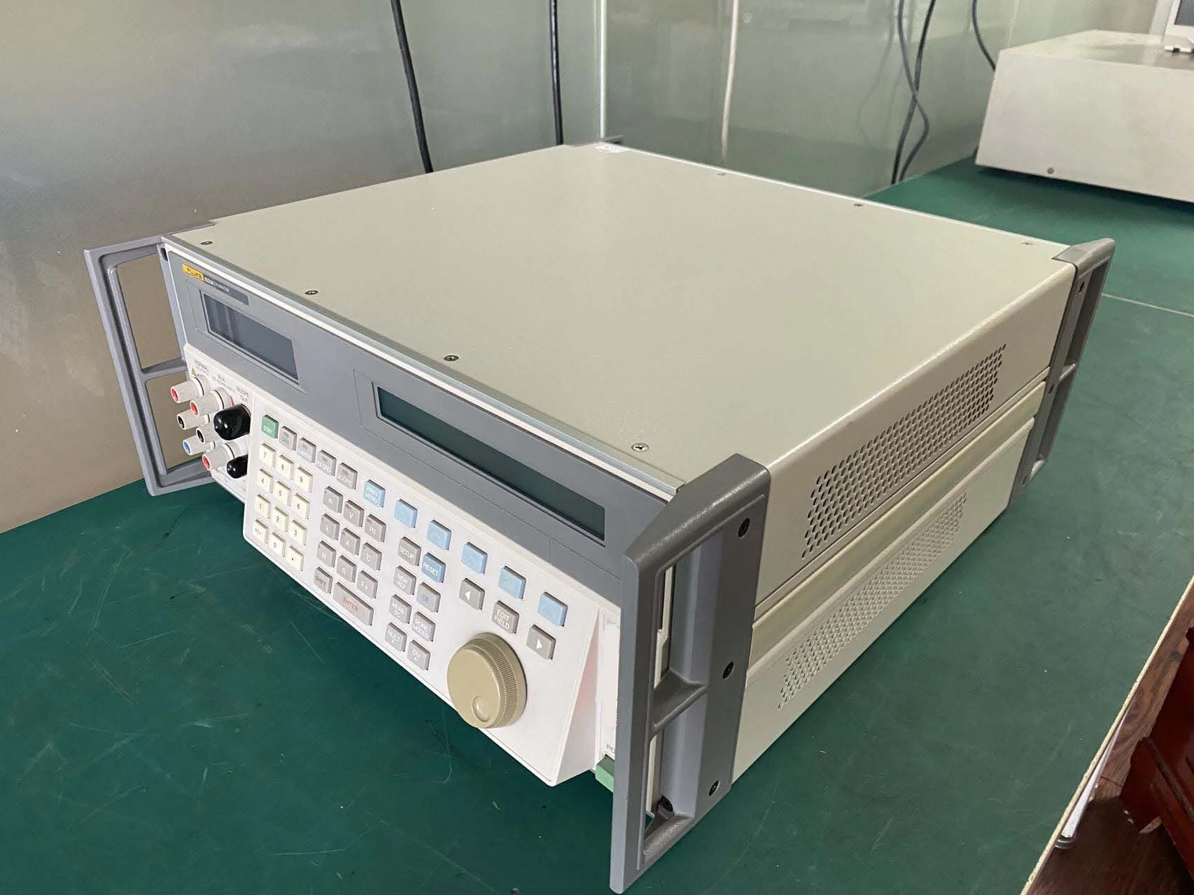 FLUKE 5520A Electronic Test Equipment used for sale price #9268637 ...