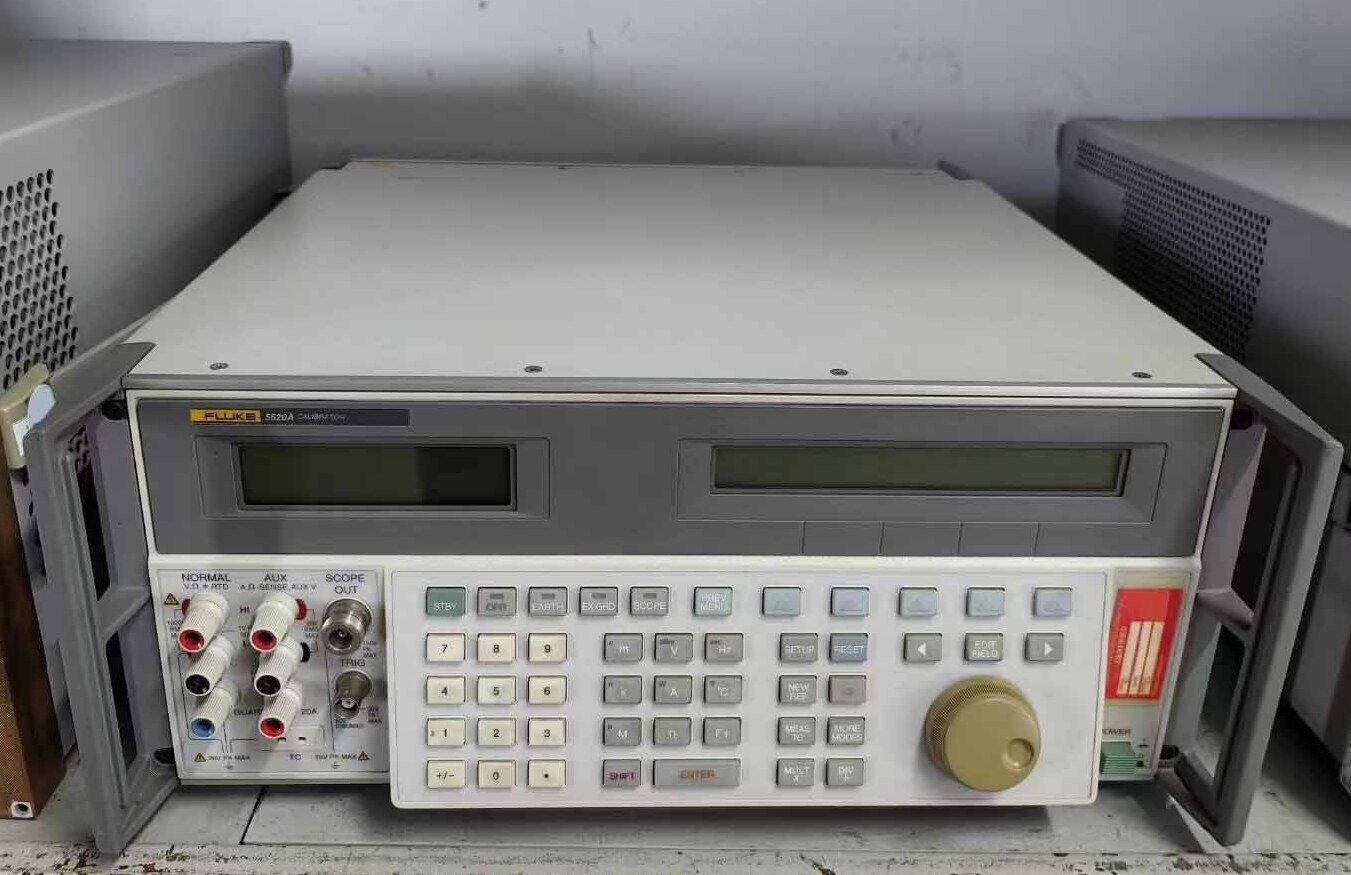 FLUKE 5520A 전자 테스트 장비 판매 가격 #9292223에 사용됨 > CAE에서 구매