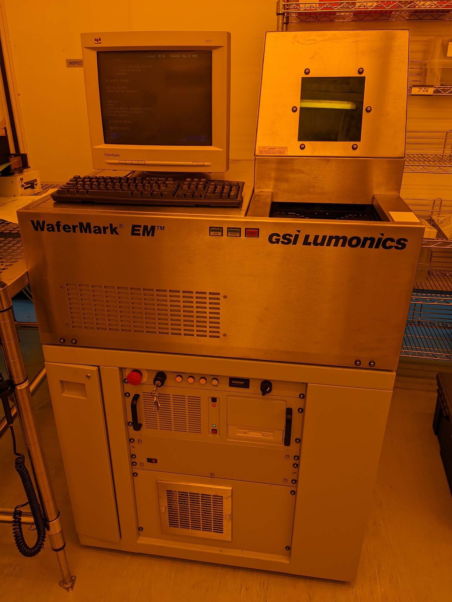 GSI LUMONICS WaferMark EM 雕刻機 用於銷售價格 #9358002, 2000 > 從 CAE 購買