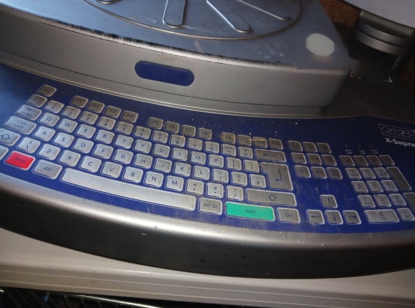 HITACHI / OXFORD X-Supreme 8000 엑스레이 장비 판매 가격 #293811474, 2013에 사용됨 ...